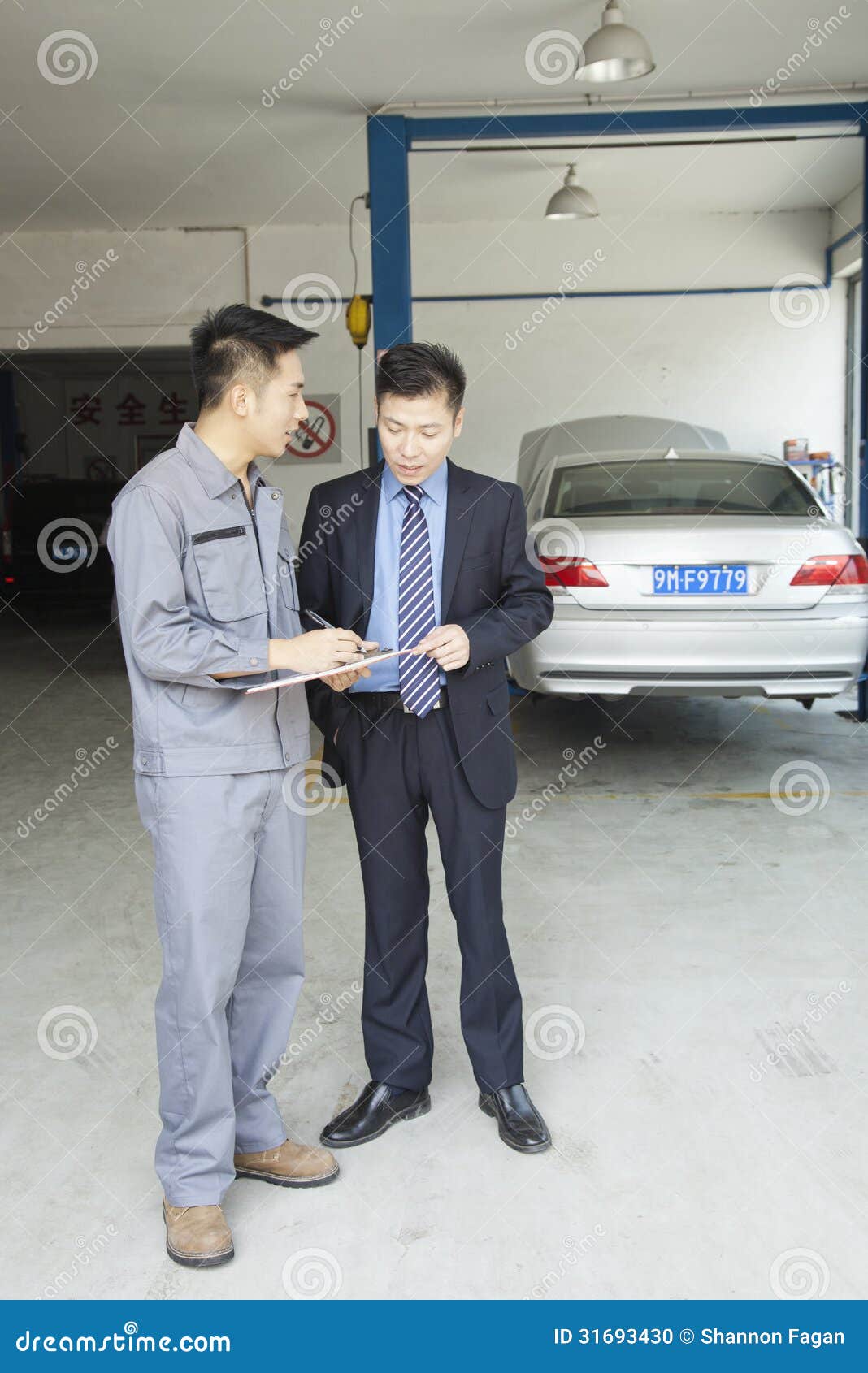 Garage Mechanic Explaining To Customer Stock Photo - Image of listening ...