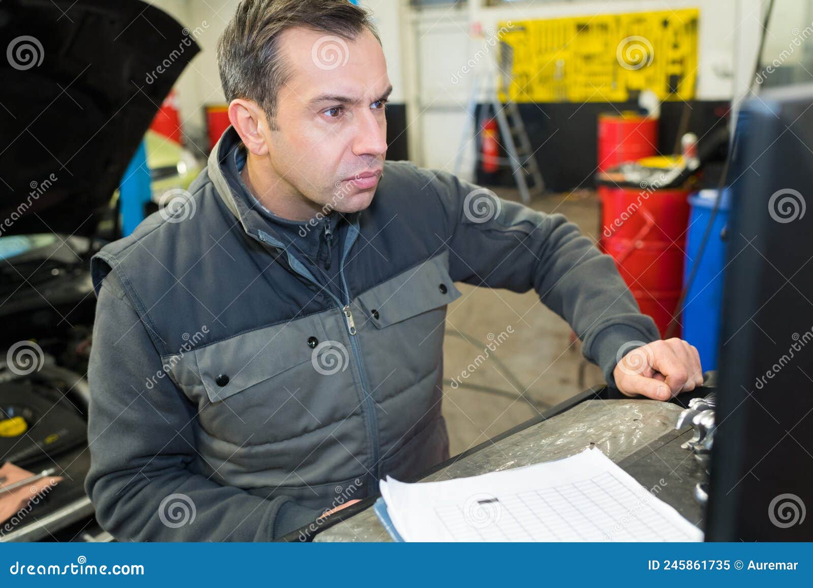 Garage Mechanic Using Computer Stock Image - Image of engineer, repair ...
