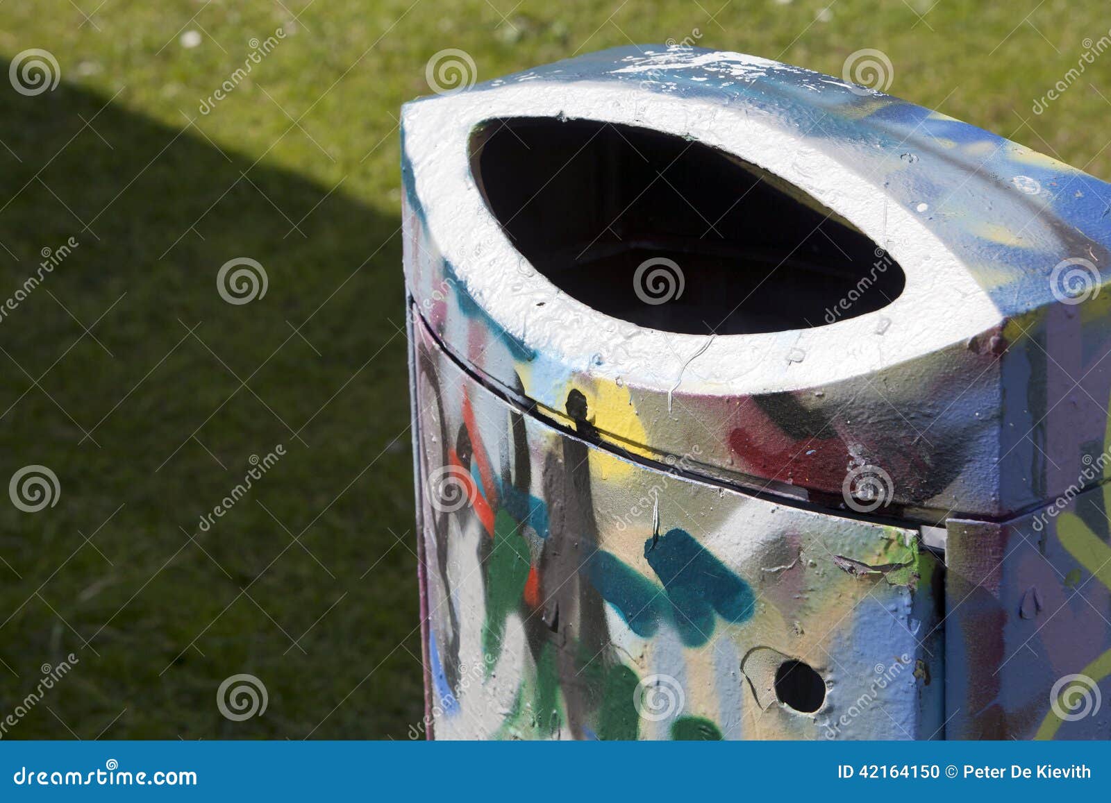 Garbage bin graffiti stock photo. Image of vandalism - 42164150