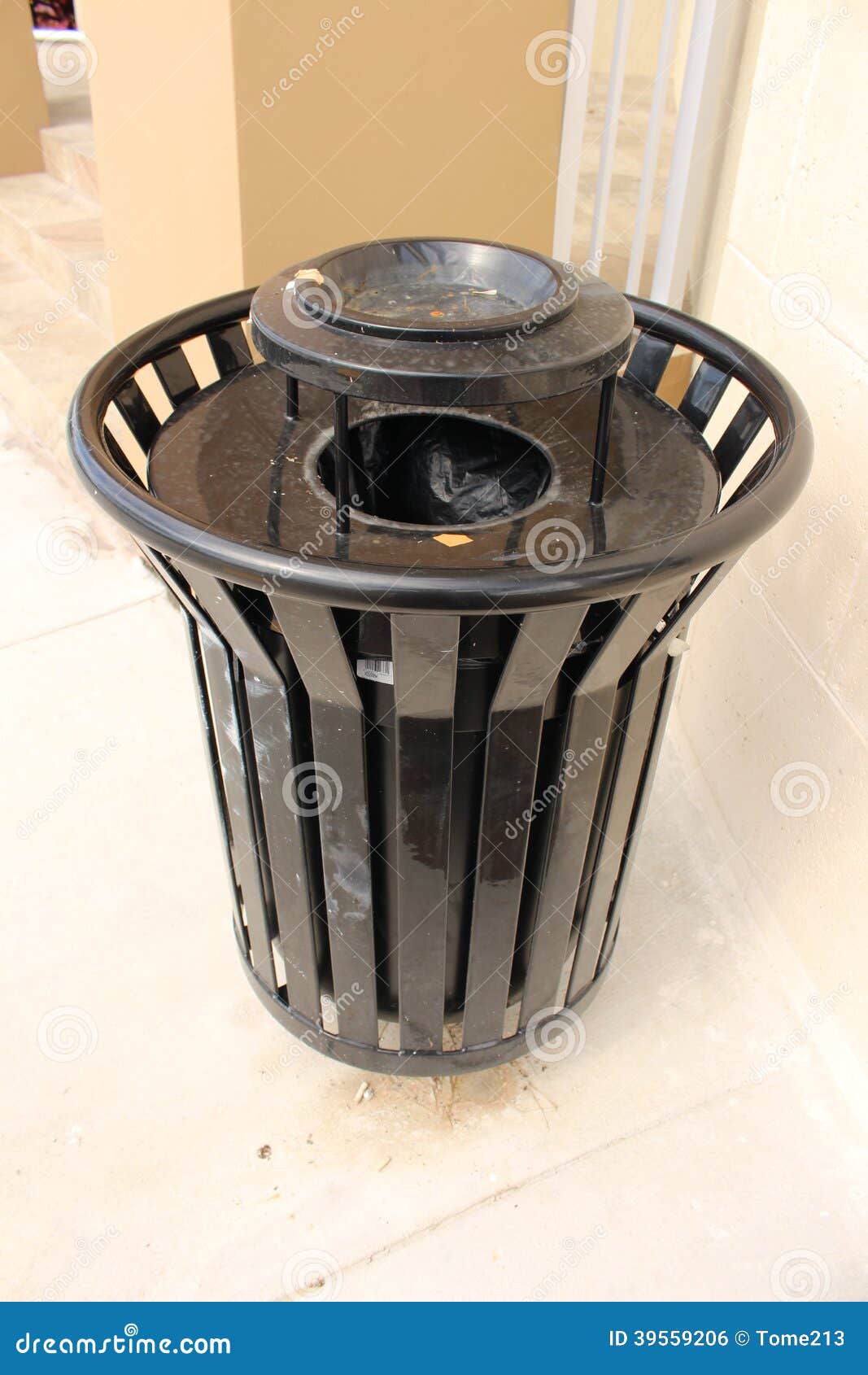 Garbage can stock photo. Image of kitchen, dustbin, container - 39559206