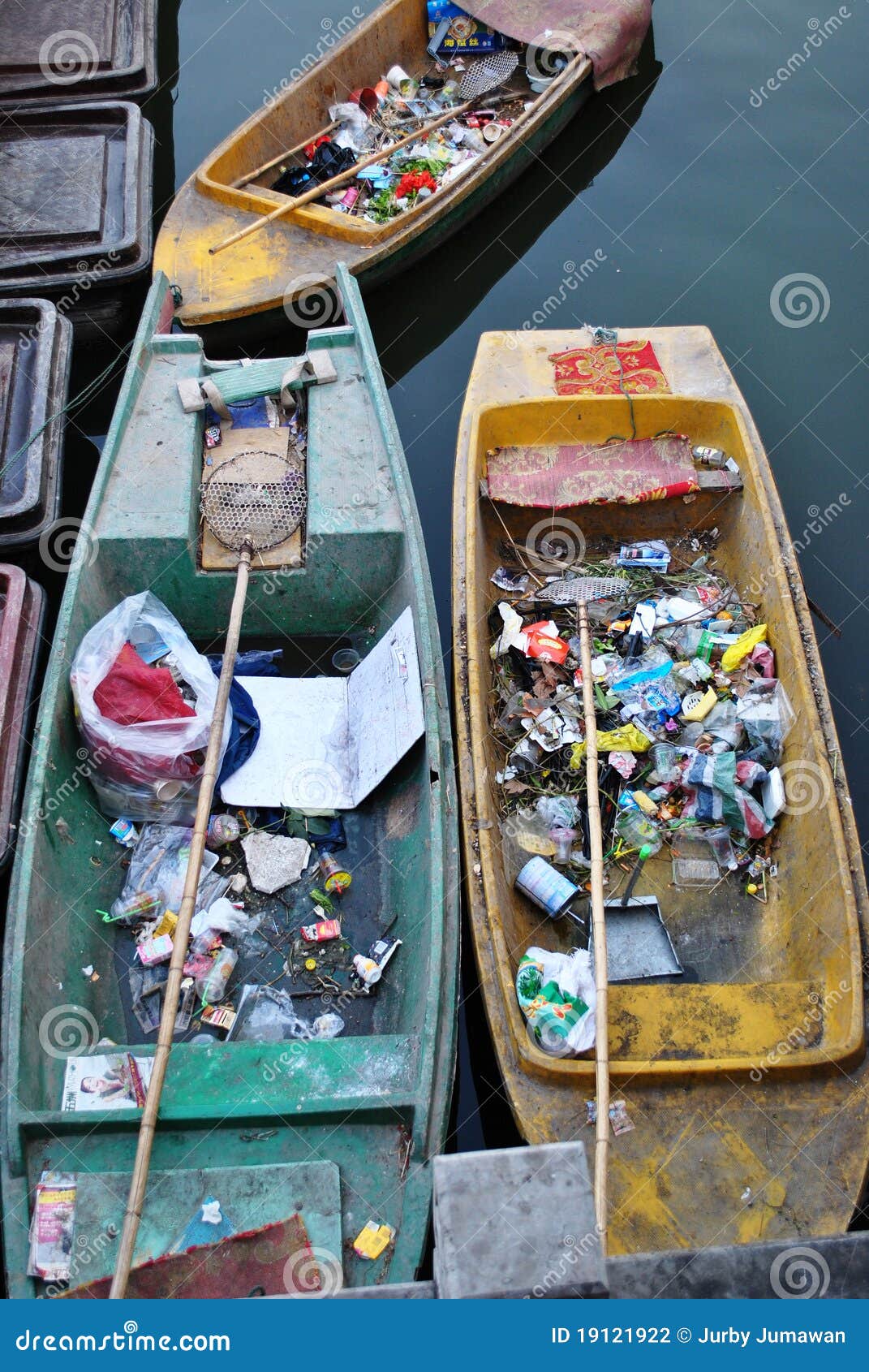 Garbage Collection editorial photography. Image of river - 19121922