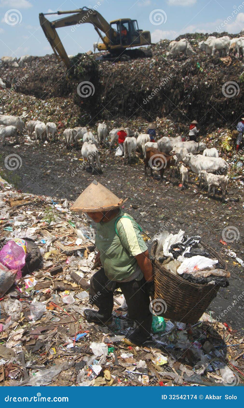 Garbage final landfill editorial stock image. Image of asia - 32542174