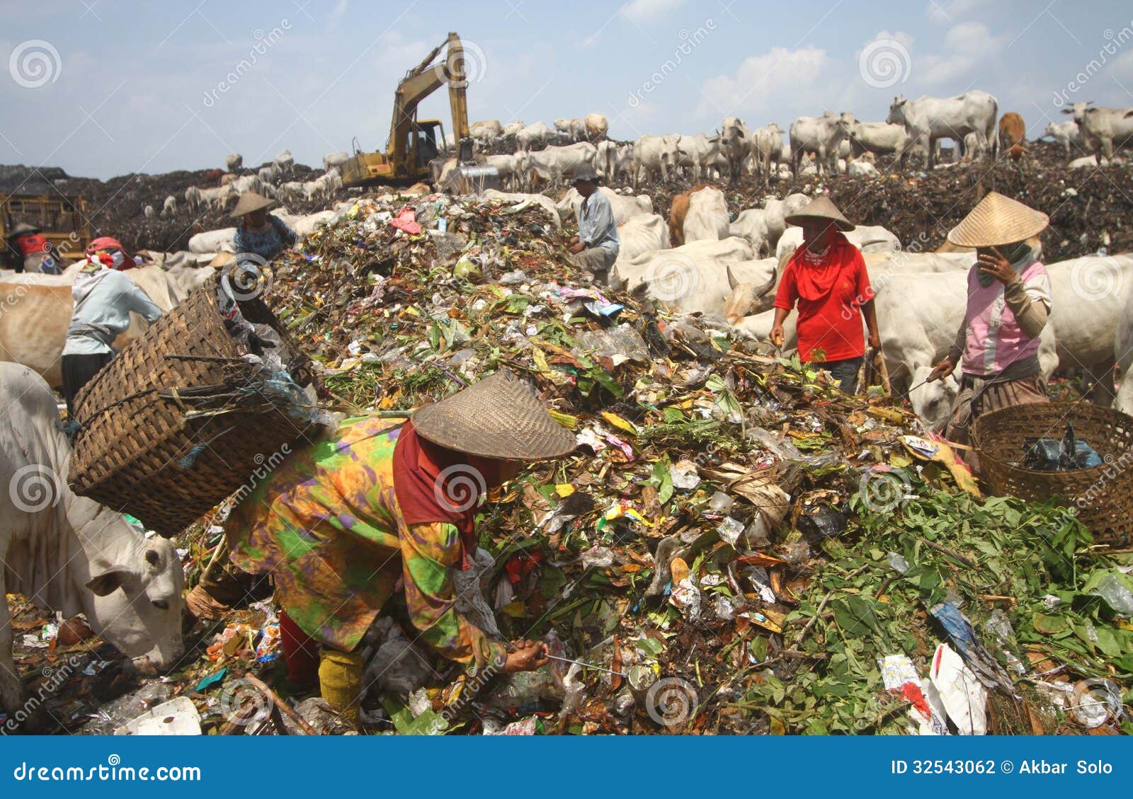 Garbage final landfill editorial photography. Image of java - 32543062
