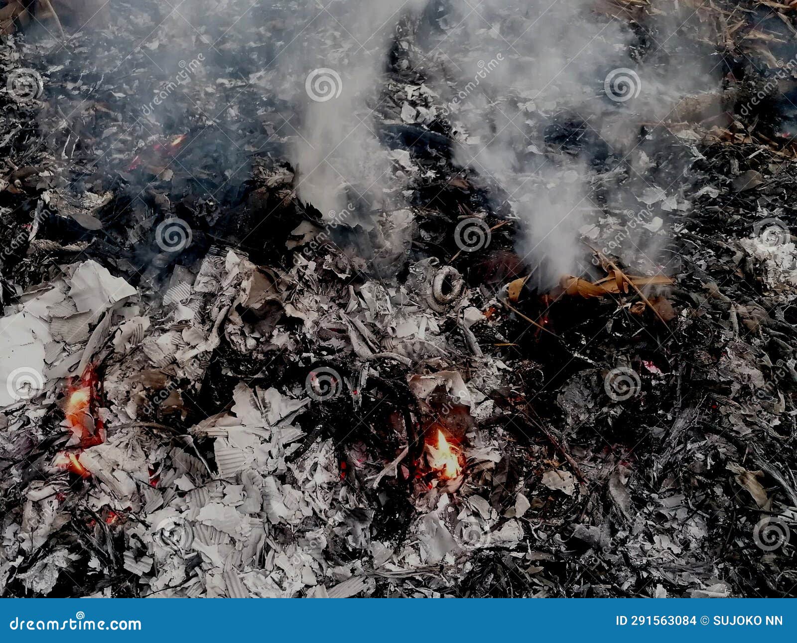 Garbage and Fire Burn in Landfill Stock Photo - Image of burn, warming ...