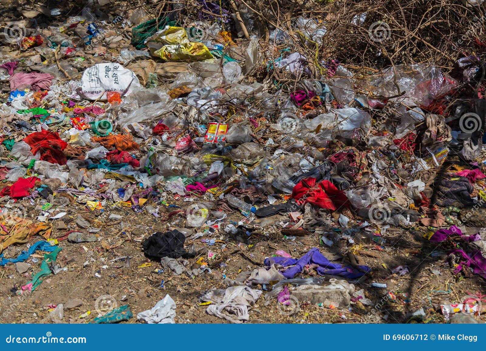 Garbage in India editorial photography. Image of indian - 69606712