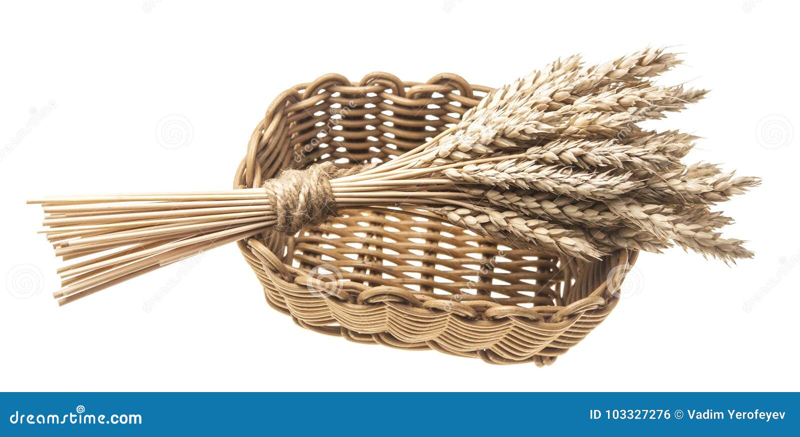 Garbe Weizen in Einem Weidenkorb Stockfoto - Bild von saatgut, backen ...
