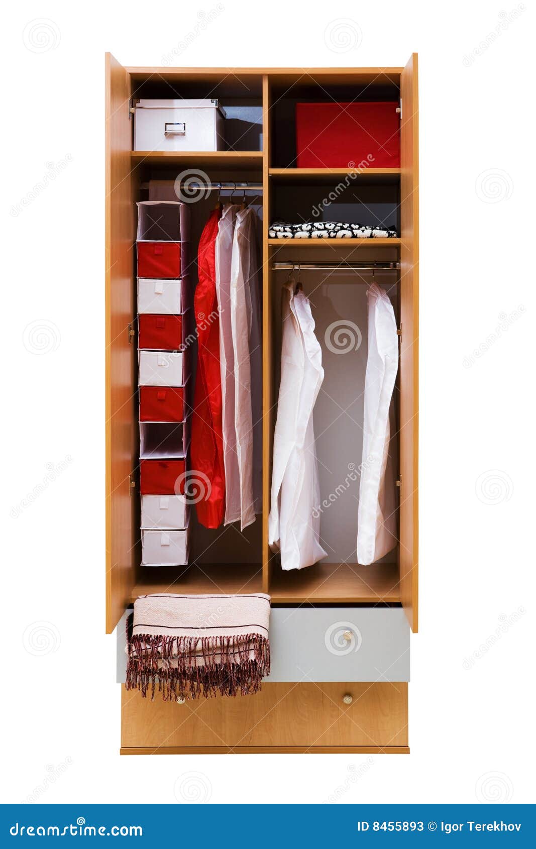 Garde-robe moderne image stock. Image du cintres, élégance - 8455893