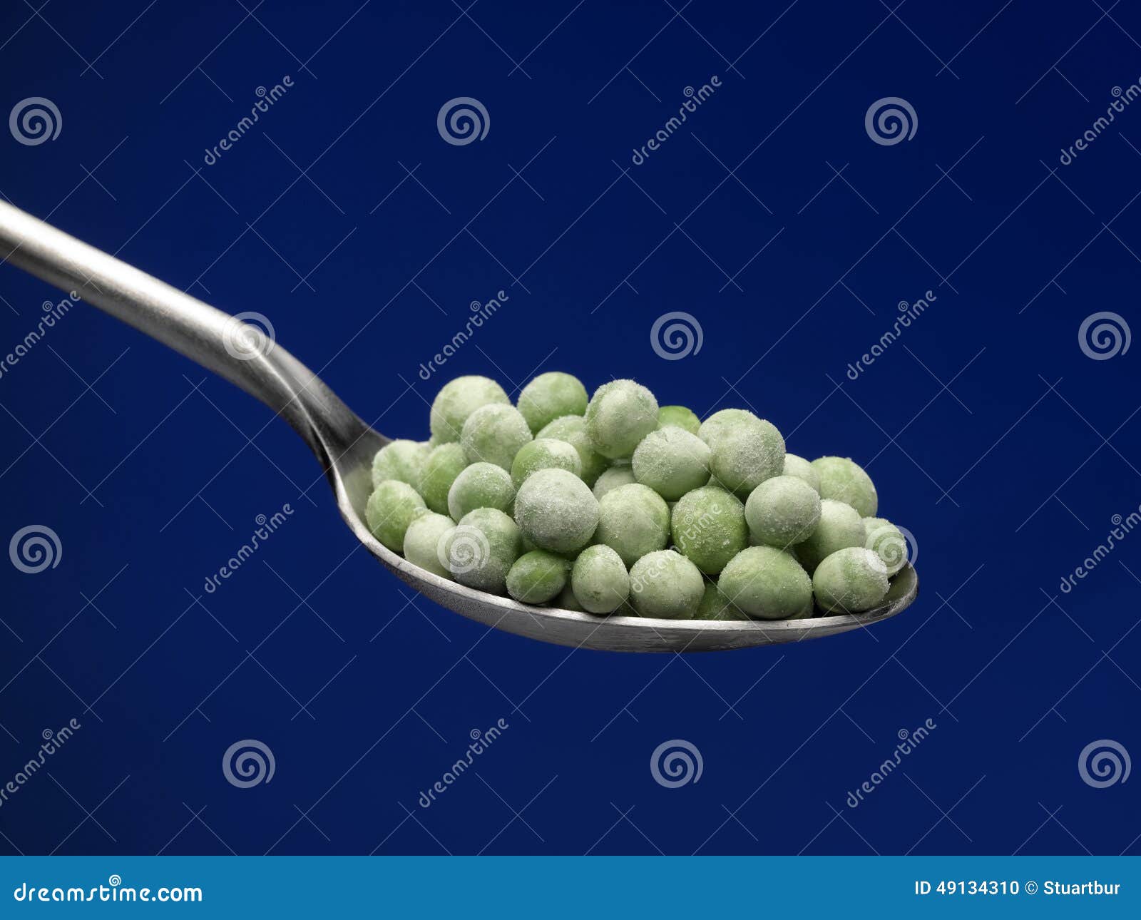 Garden pea on spoon stock photo. Image of fresh, green - 49134310