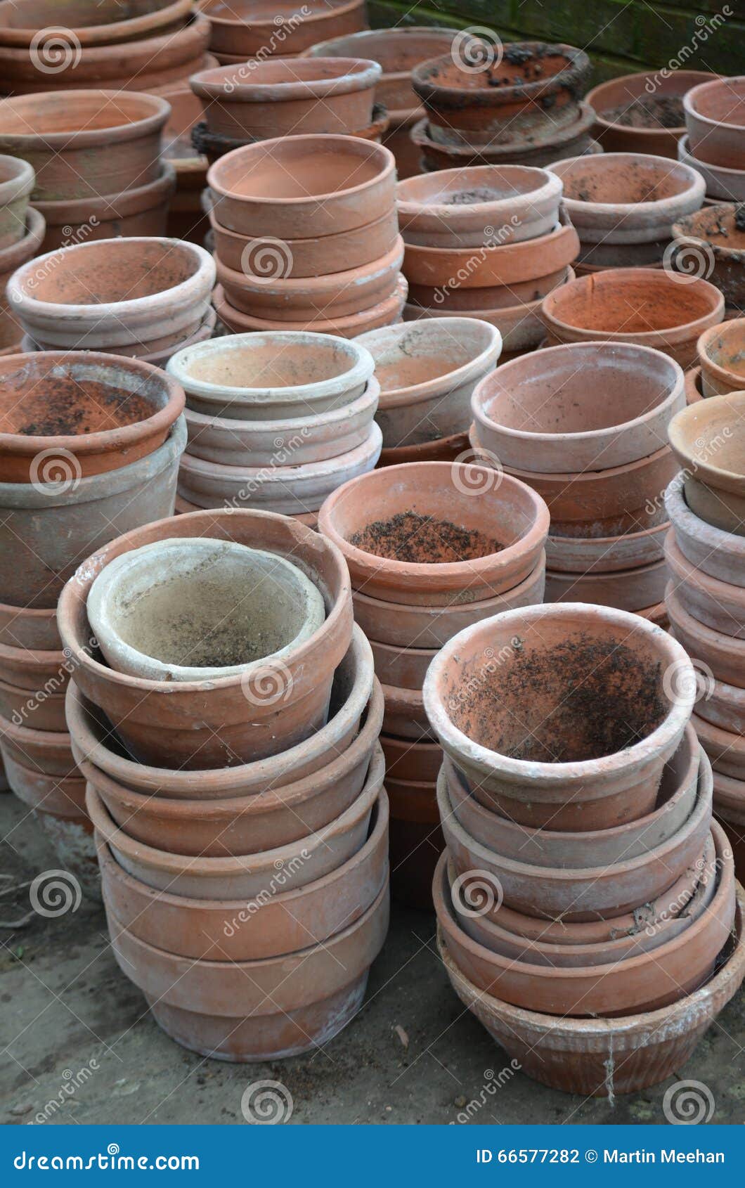Garden Terracotta Plant Pots. Stock Photo - Image of round, garden ...