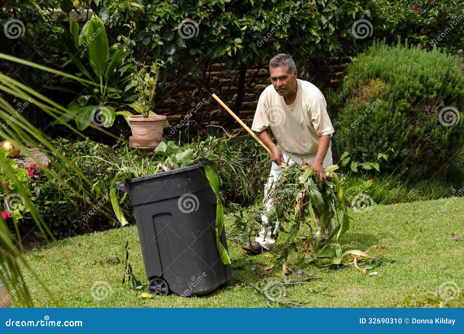 Gardener at work stock photo. Image of shrubbery, yard - 32690310