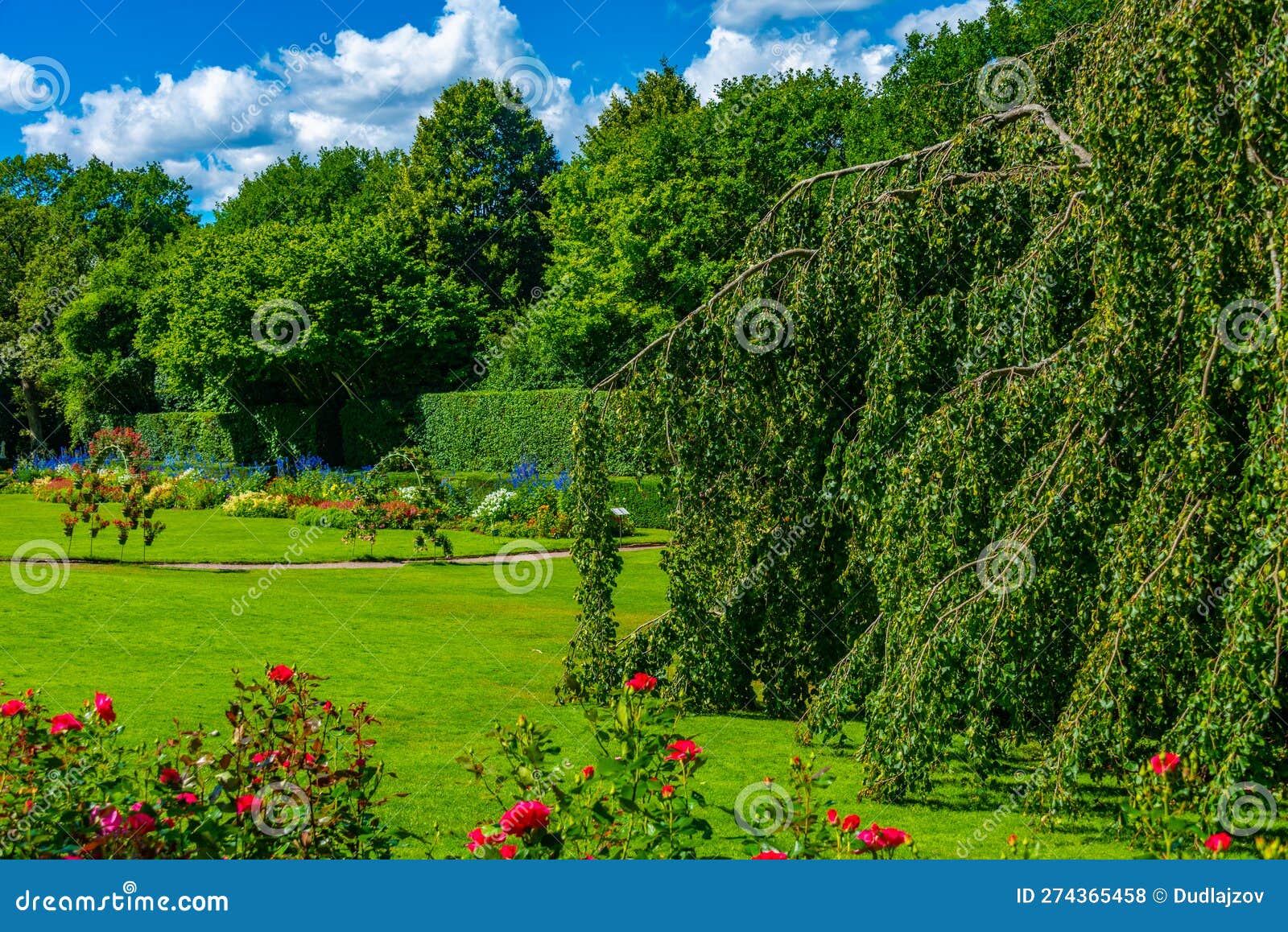 Gardens at Solliden Palace in Sweden Stock Photo - Image of statue ...