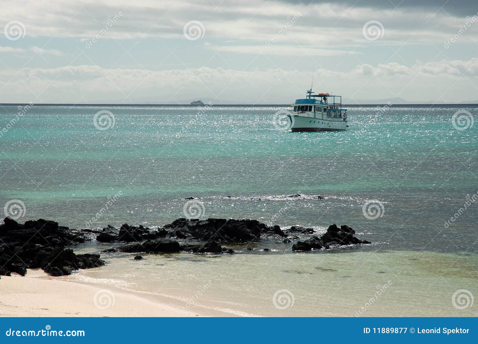 Gardner Bay,Galapagos. stock image. Image of horizon - 11889877