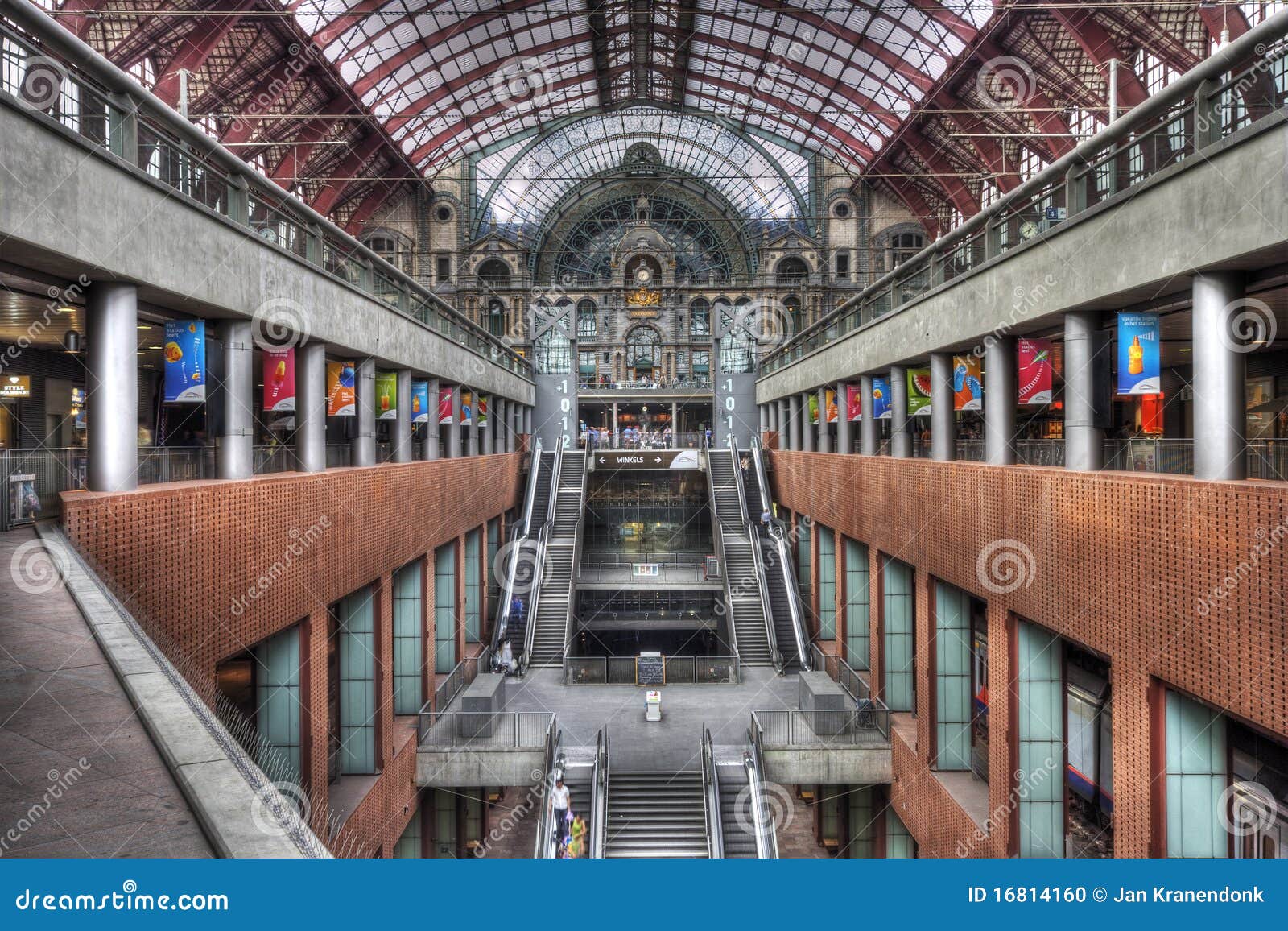 Gare d'Anvers image éditorial. Image du classique, europe - 16814160
