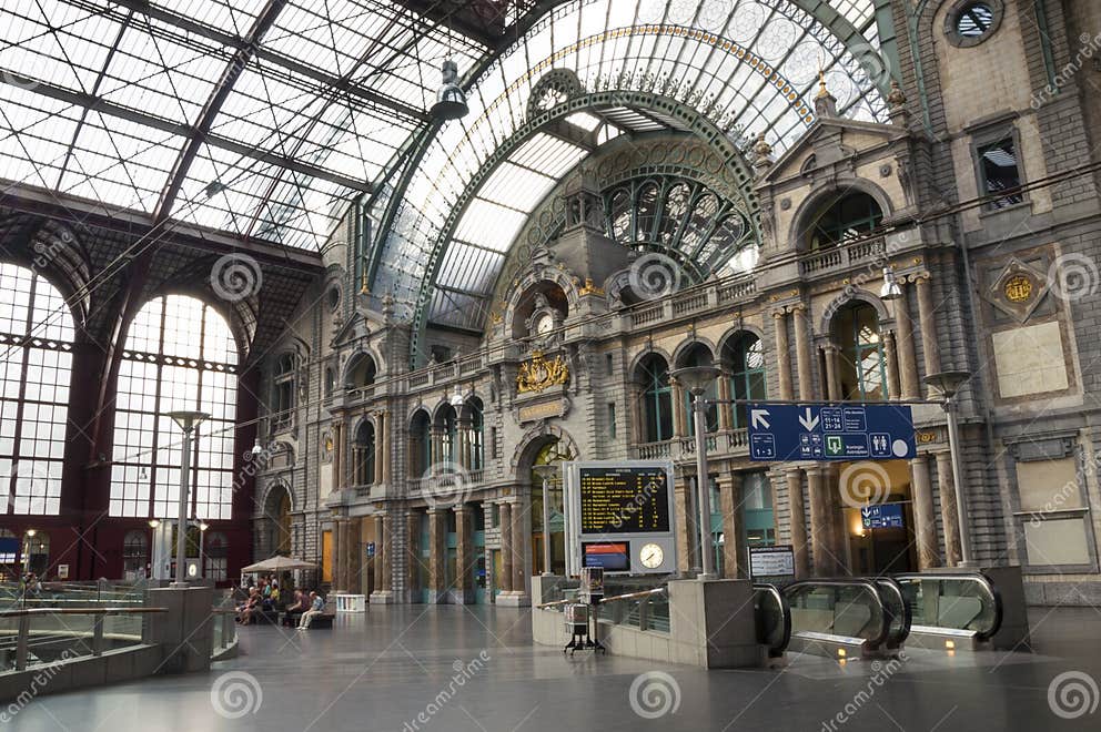 Gare ferroviaire d'Anvers photo stock. Image du railroad - 33553848