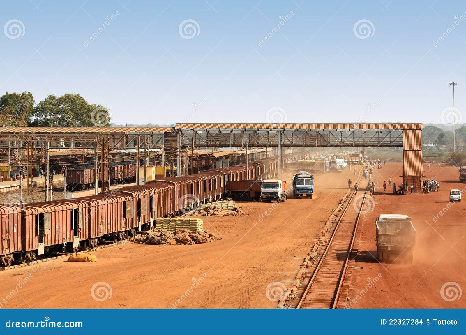 Gare Ferroviaire De Marchandises Photo stock - Image du inde, longeron ...