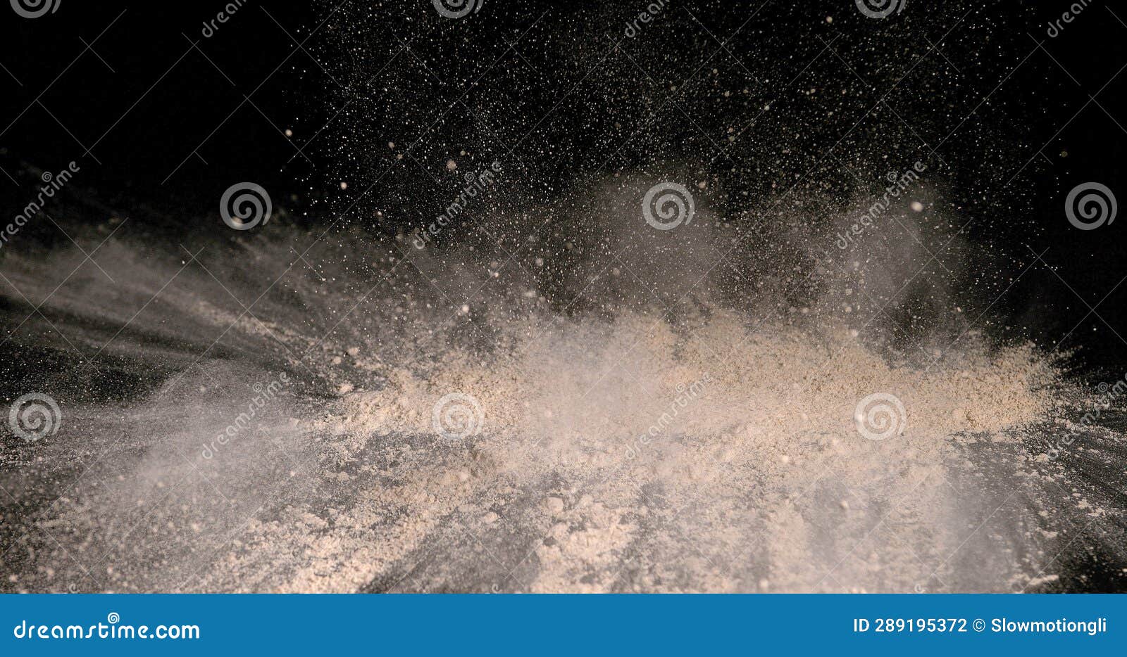 Garlic, Allium Savitum, Garlic Powder Falling on Black Background Stock ...