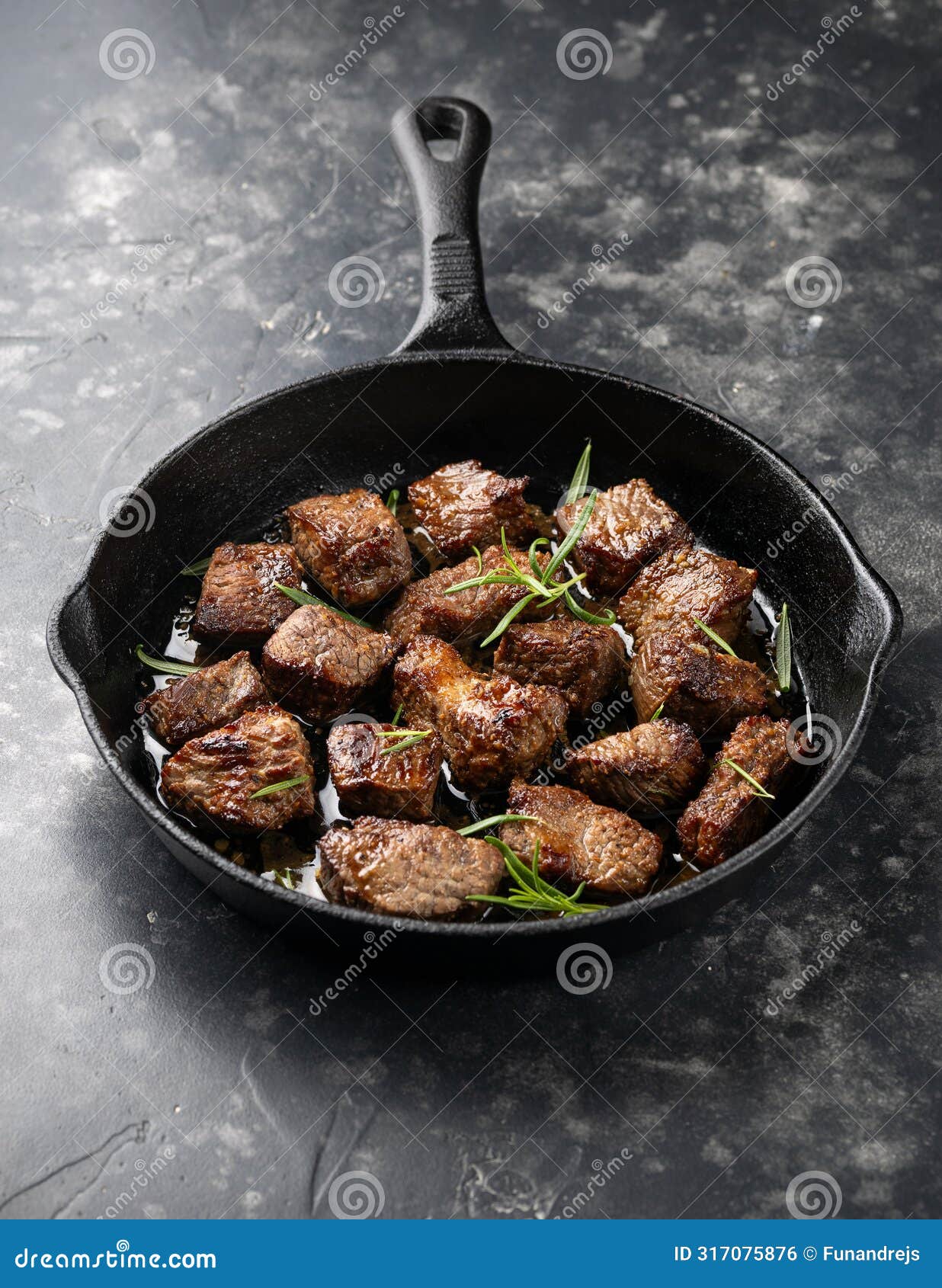 Garlic Butter Beef Steak Bites in Iron Cast Pan Stock Photo - Image of ...