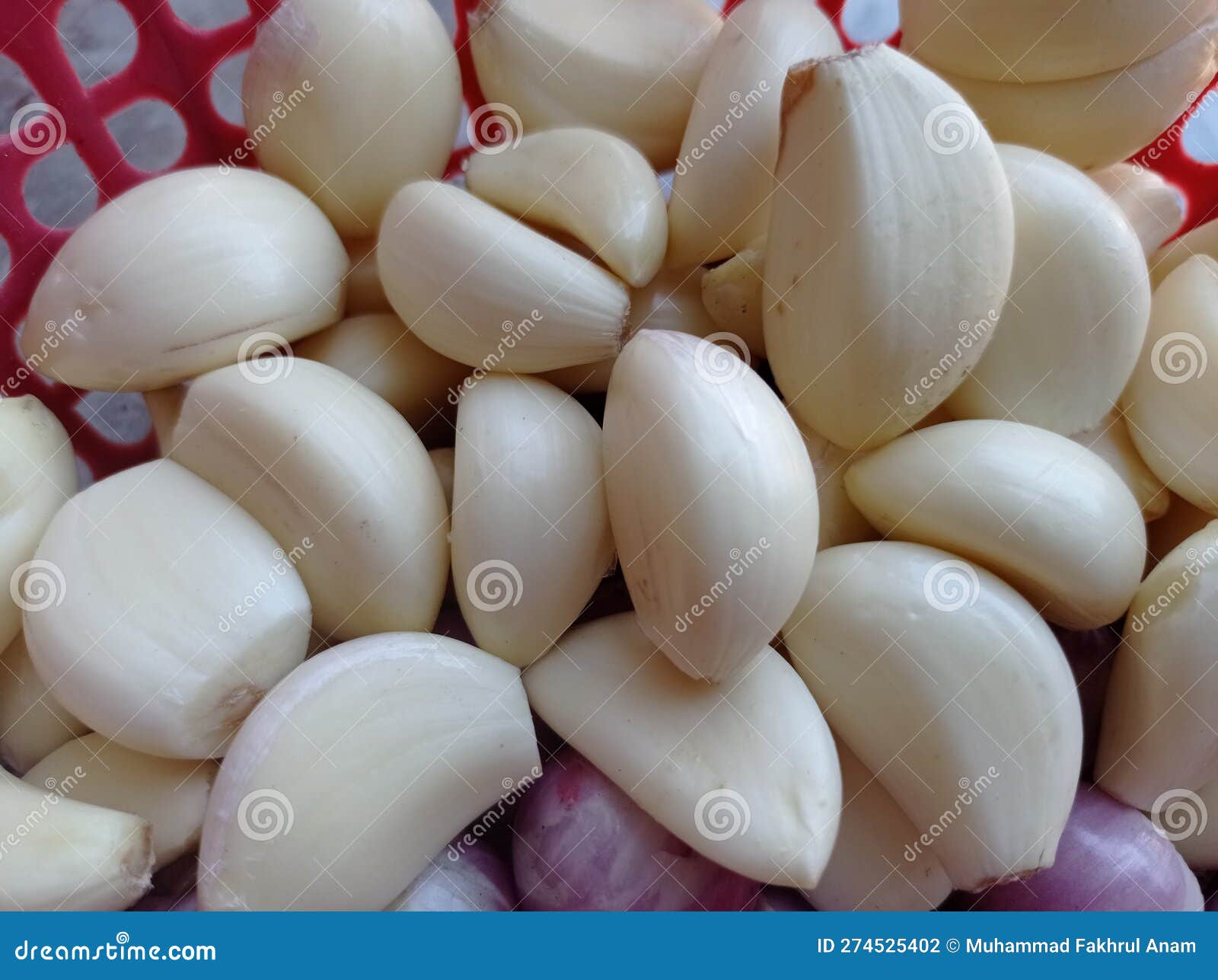 Garlic that Has Been Peeled Clean. Ready To Cook Stock Photo - Image of ...
