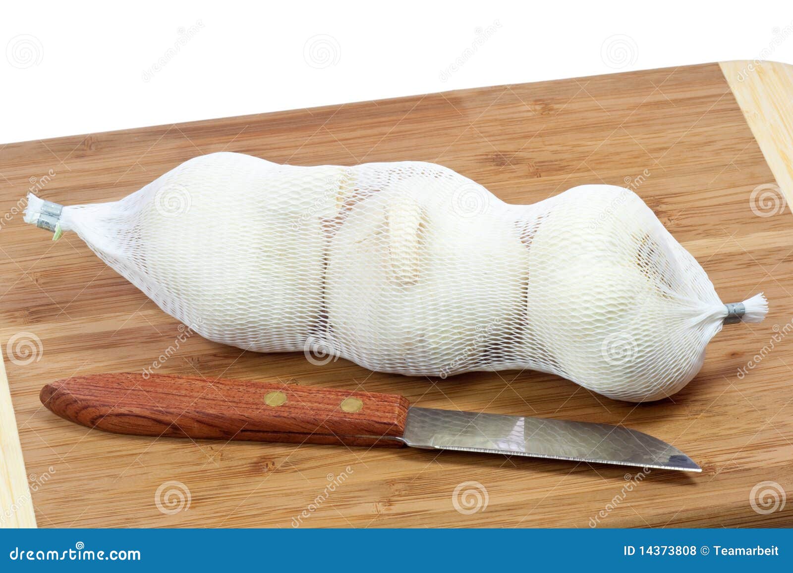 Garlic in a net stock photo. Image of ingredient, plant - 14373808