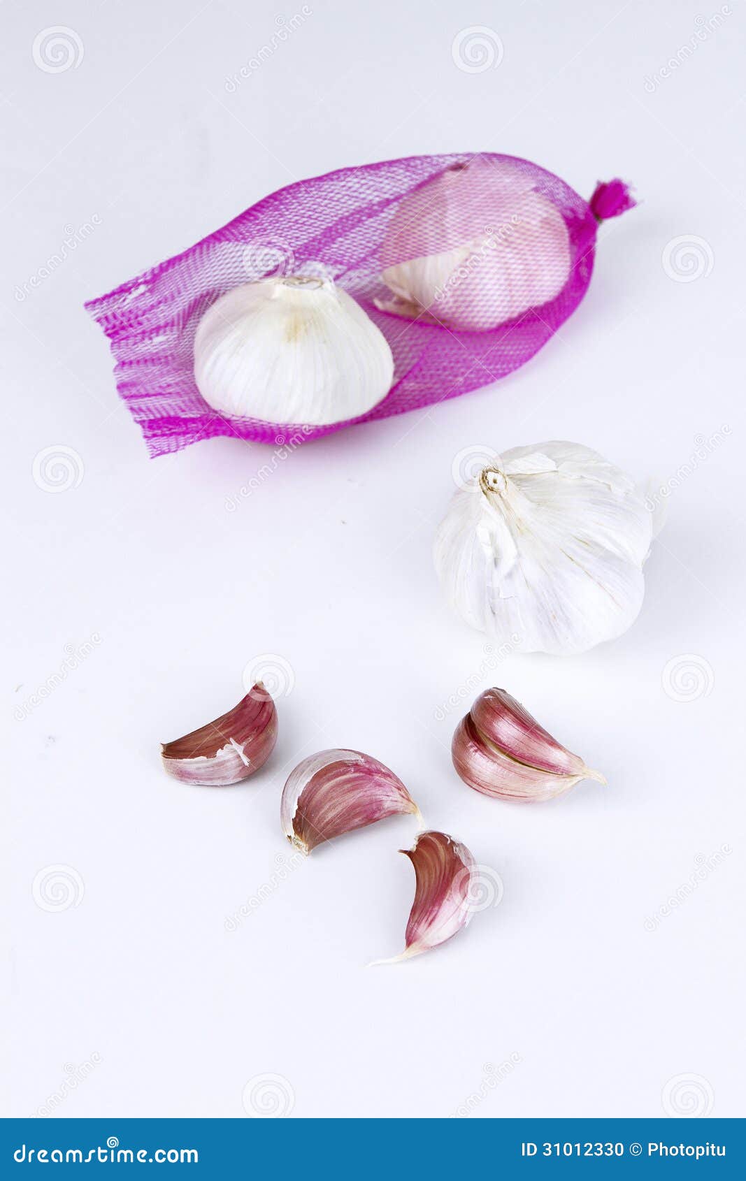 Garlic and pieces stock photo. Image of portion, spice - 31012330
