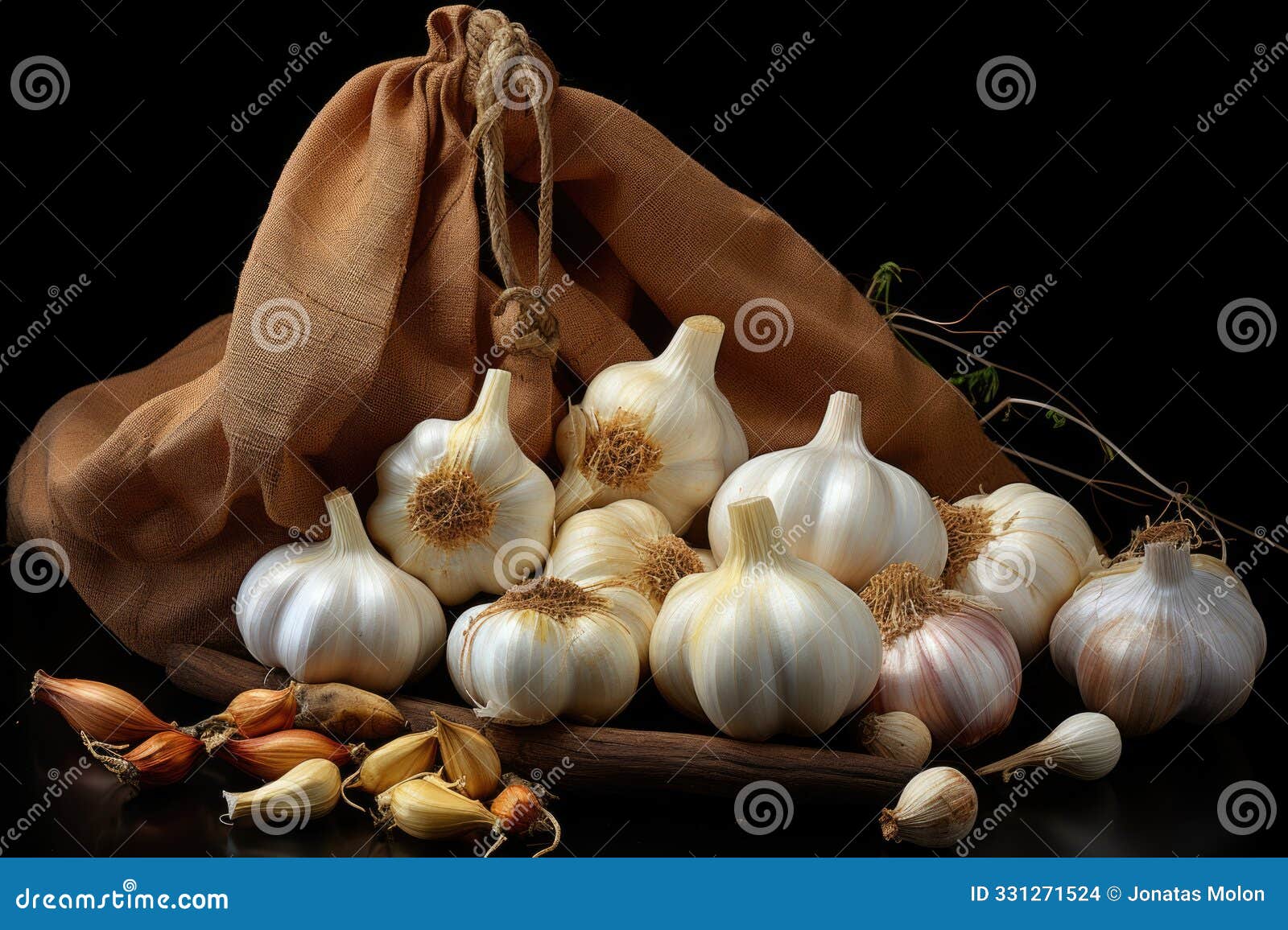 Garlic. Side View Of A Clove Of Garlic In The Husk. Sketch. Vegetable ...