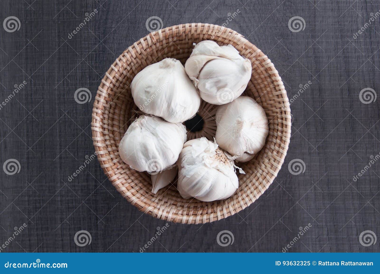 Garlic in Small Basket Weave Stock Image - Image of group, condiment ...