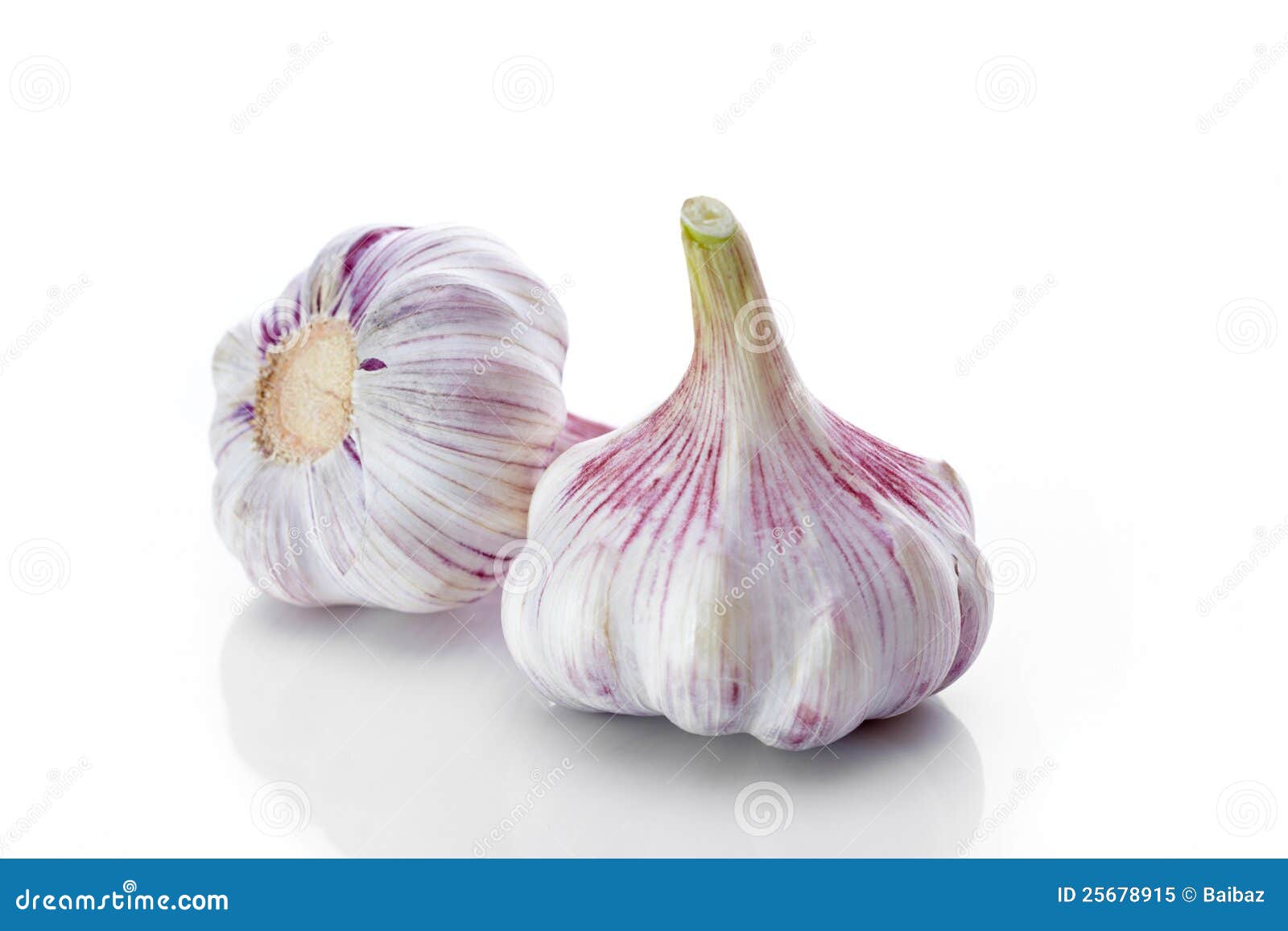 Garlics image stock. Image du vitamines, nutrition, condiments - 25678915