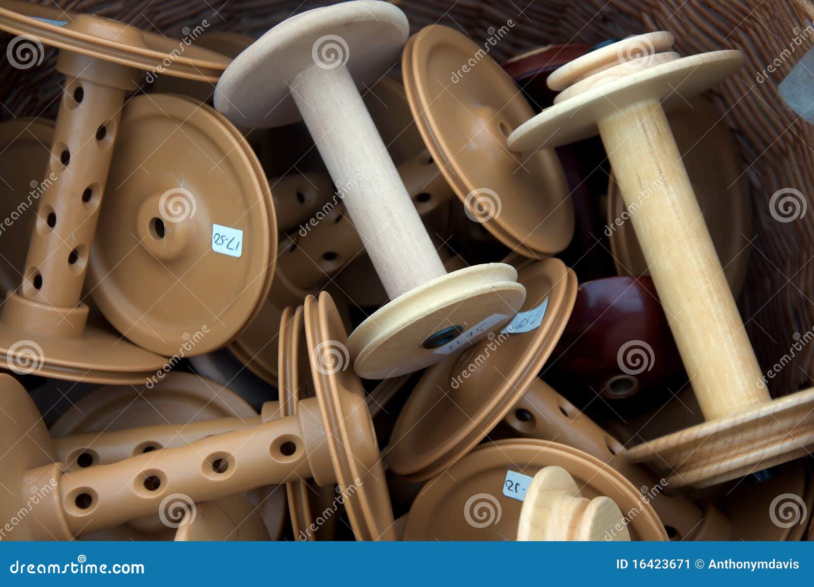 Garn-Spulen stockbild. Bild von preis, wollen, werkzeug - 16423671