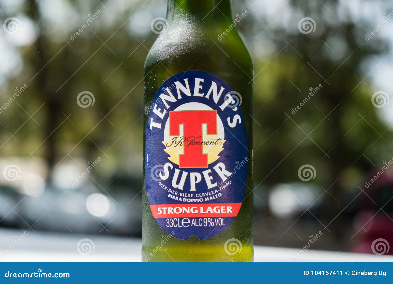 Garrafa De Cerveja Super Do ` S De Tennent Foto Editorial - Imagem de ...