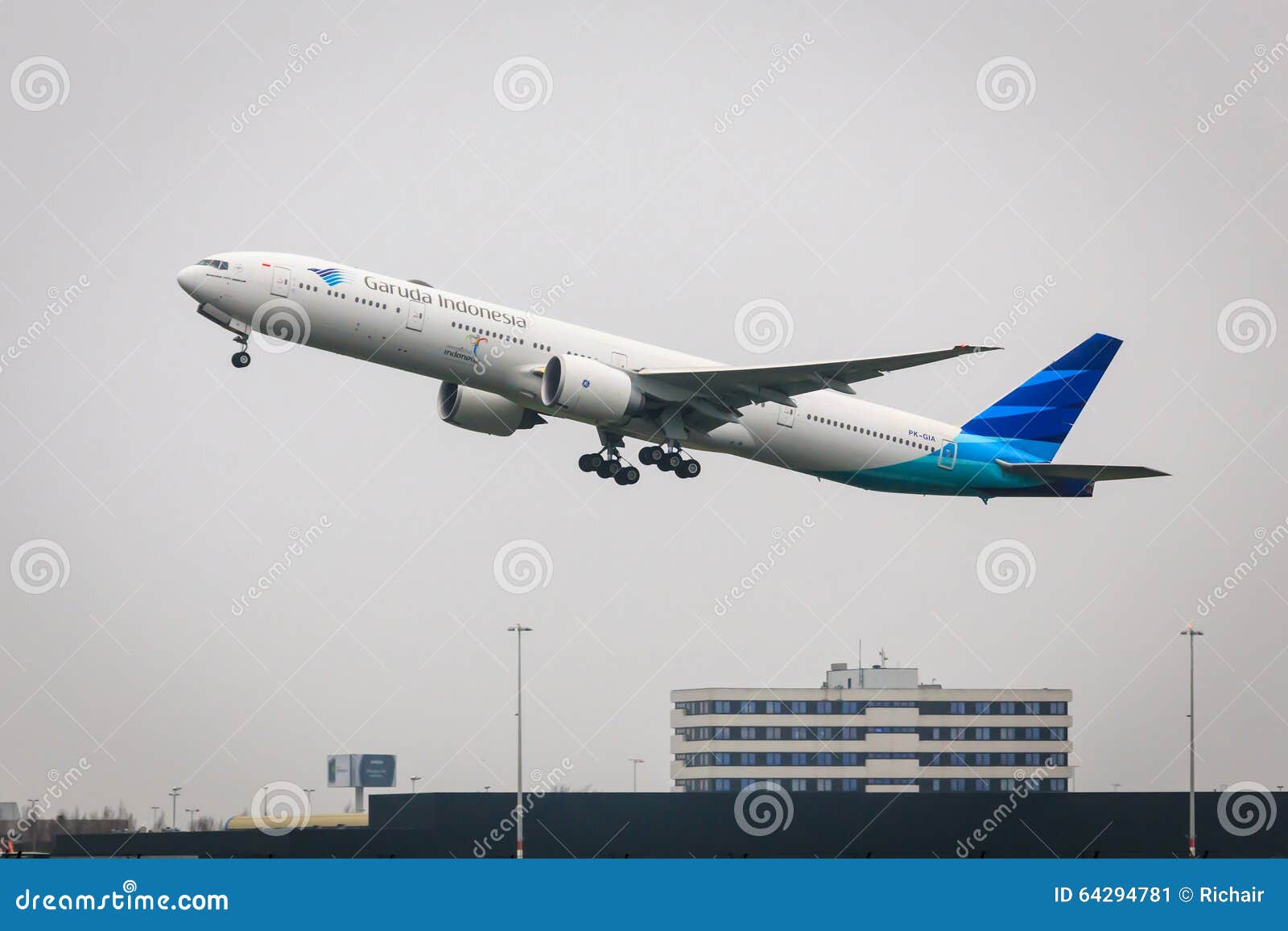 Garuda Boeing 777 foto editorial. Imagen de asia, intercontinental ...