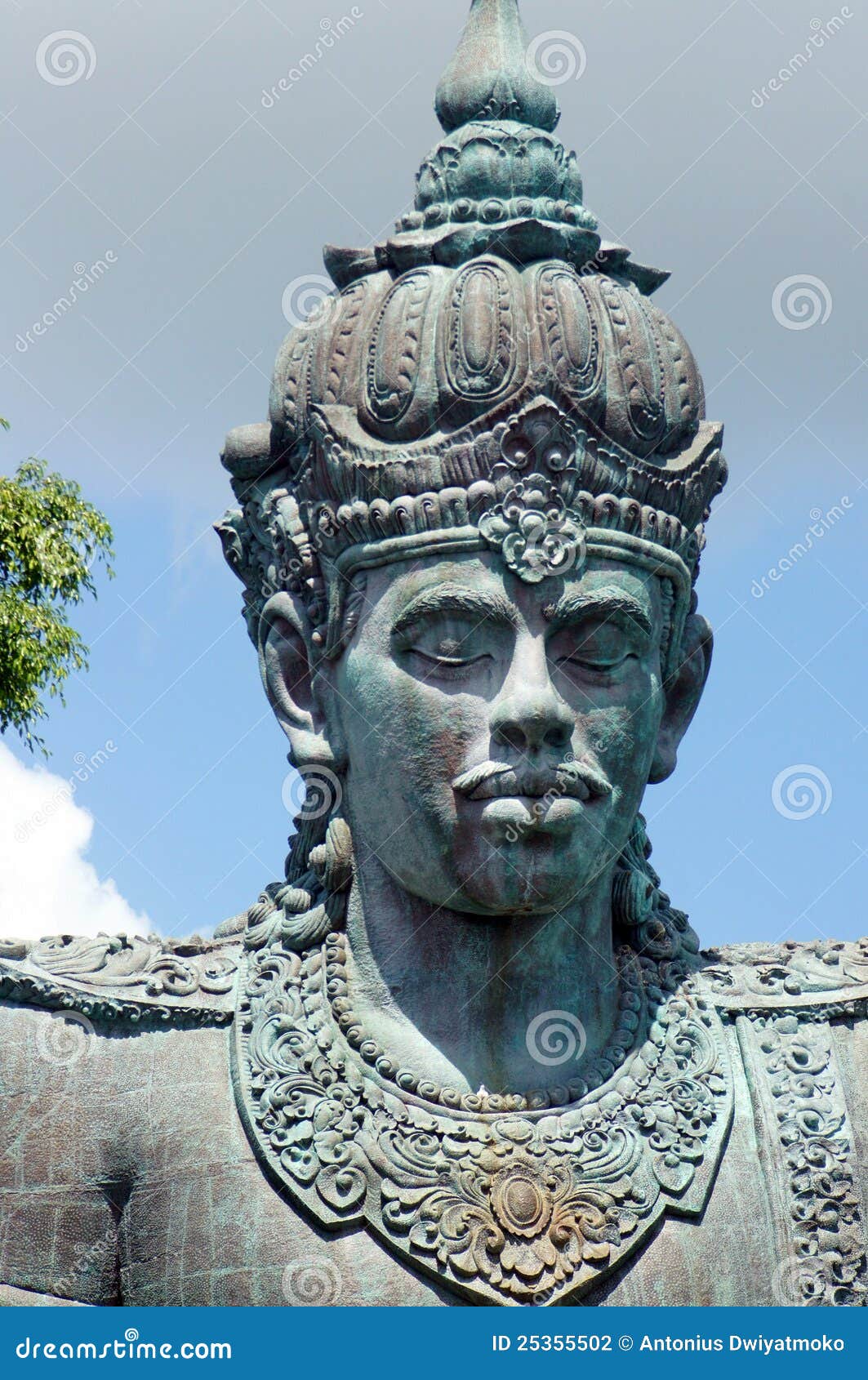 Garuda Wisnu Kencana (Head) Stock Photo - Image of holy, magic: 25355502