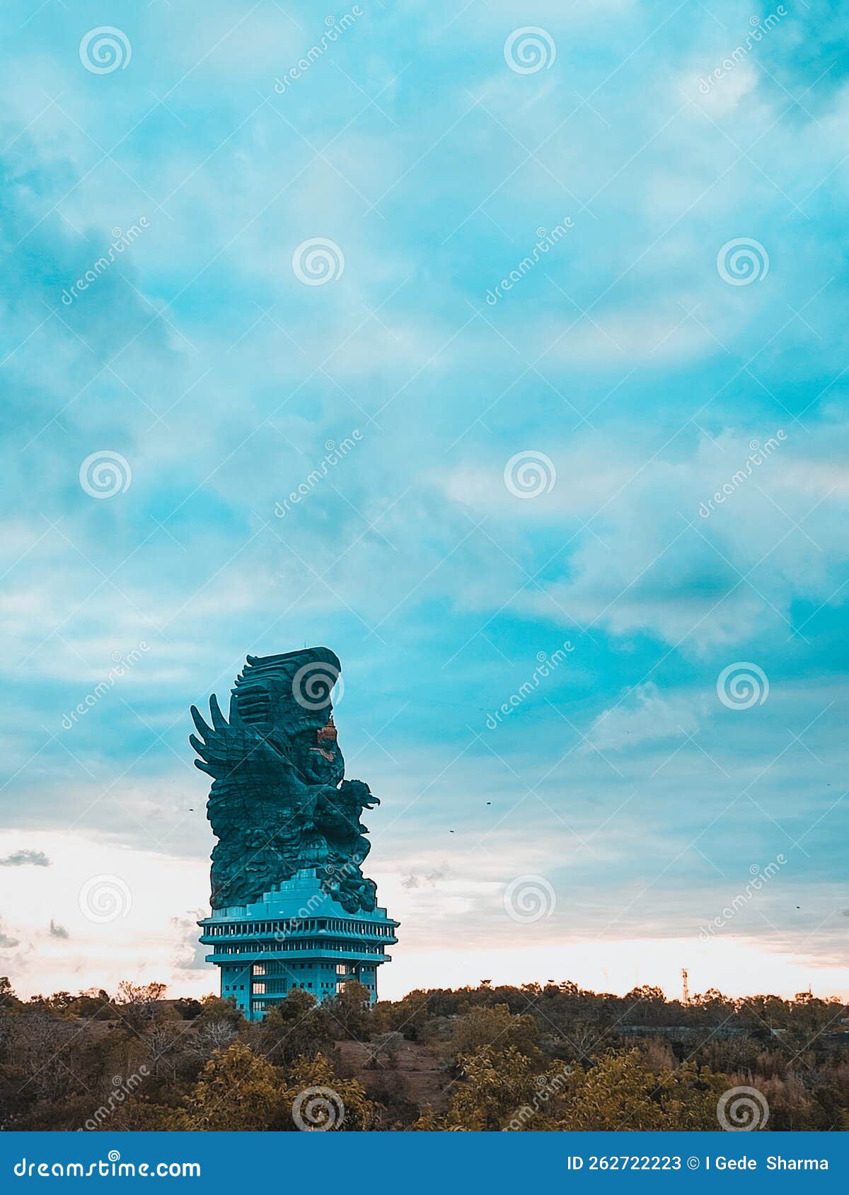 Wisnu Statue In Garuda Wisnu Kencana GWK Cultural Park In Bali ...