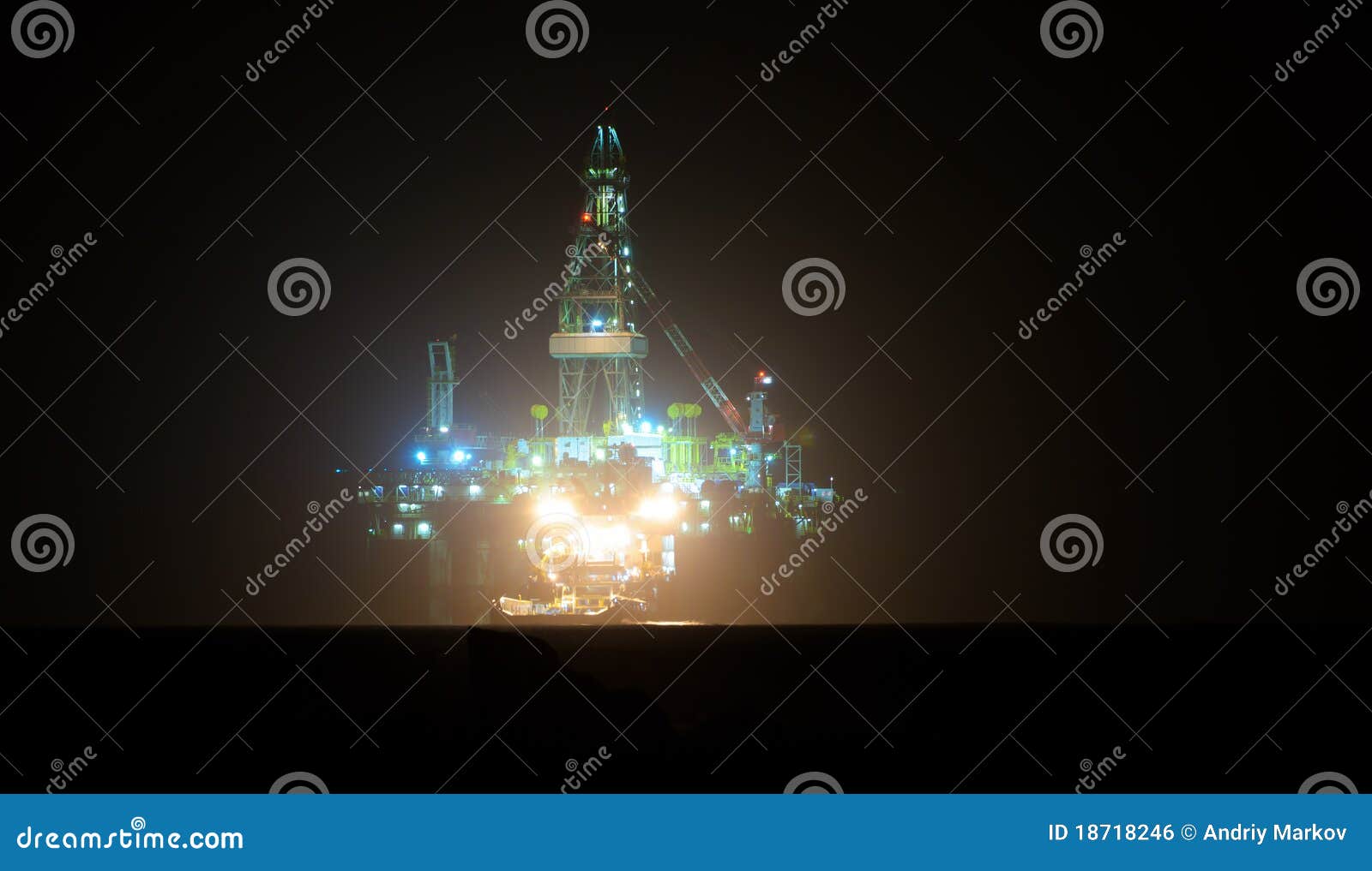 Gas-Bohrinsel nachts stockfoto. Bild von frech, ablagerung - 18718246