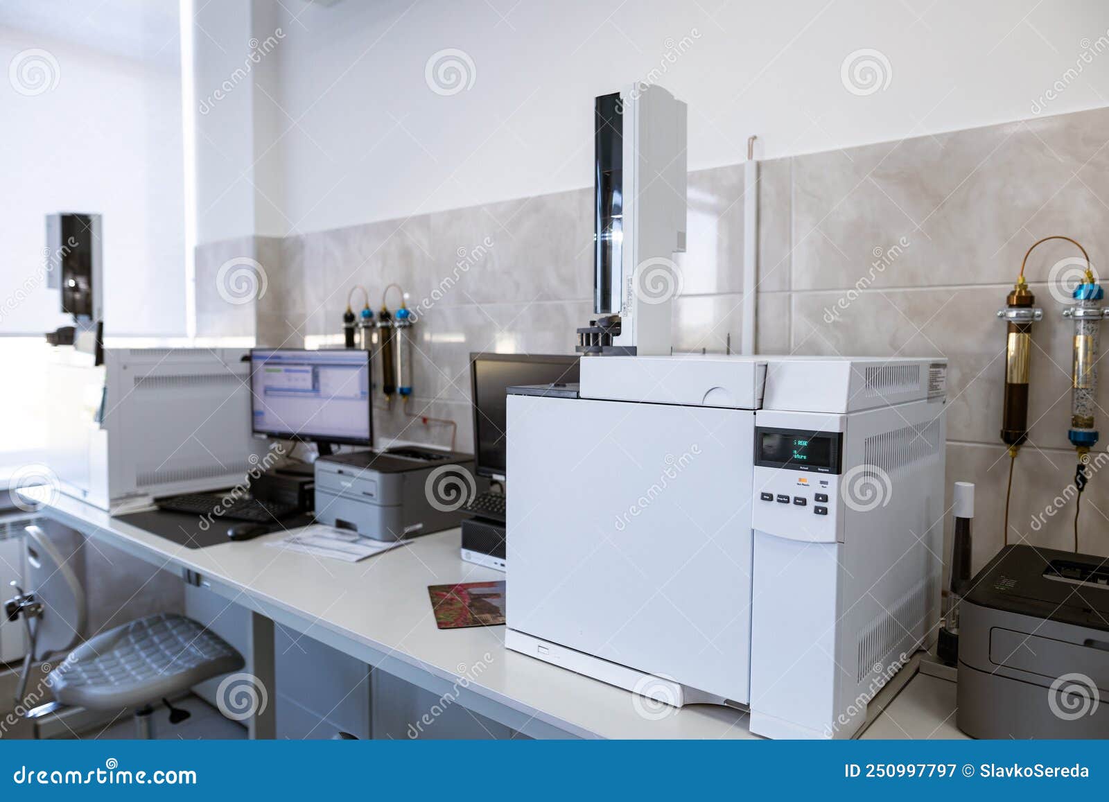 Autosampler Of NMR Spectrometer Loaded With Samples For Analysis Stock ...