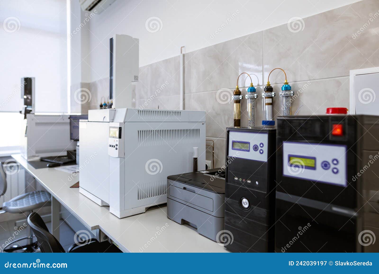 Autosampler Of NMR Spectrometer Loaded With Samples For Analysis Stock ...