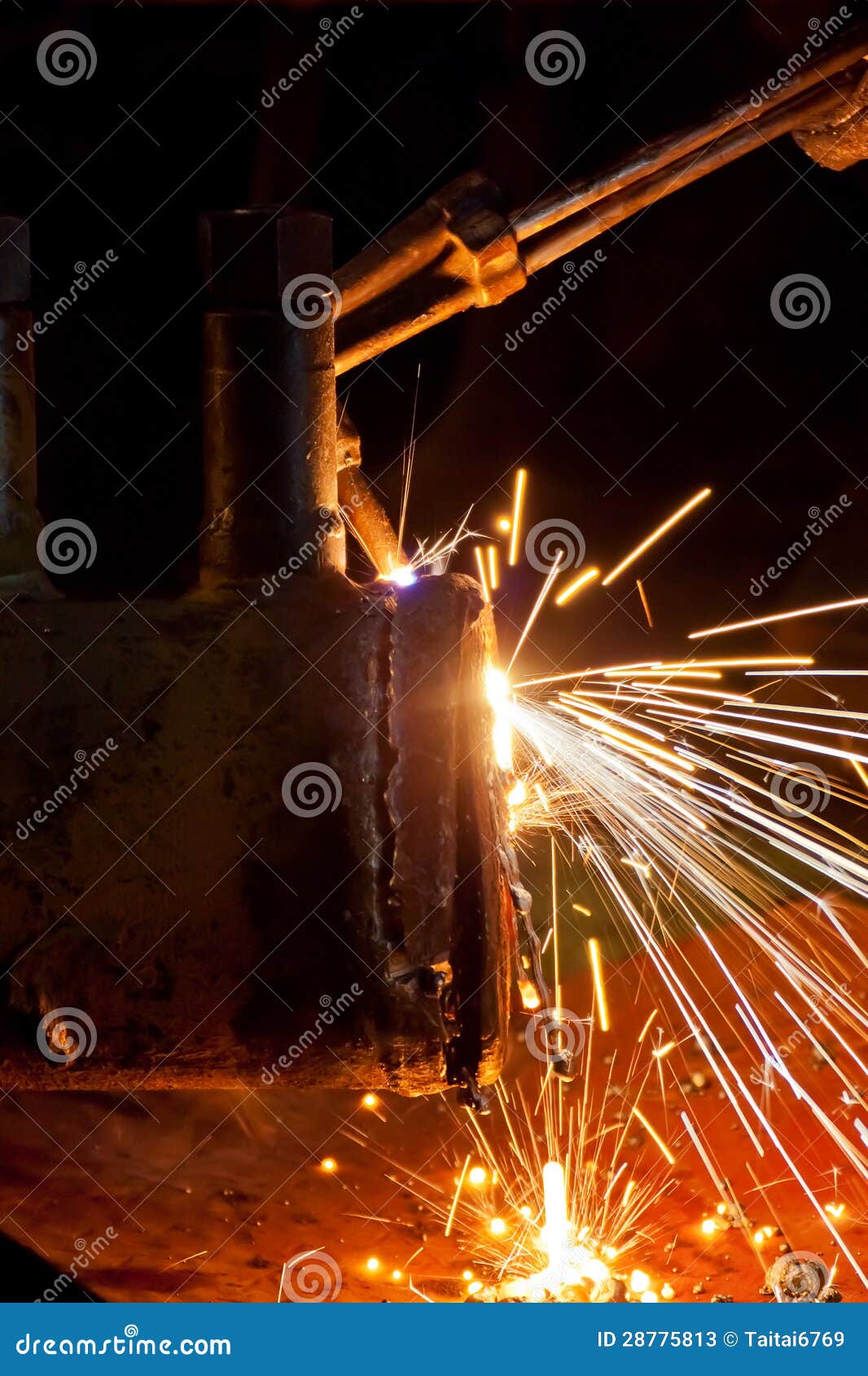 Gas cutting steel pipe stock image. Image of glasses - 28775813