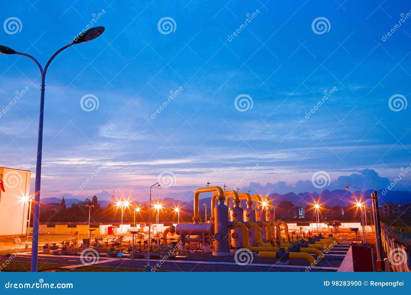 Gas pipeline at night editorial image. Image of field - 98283900