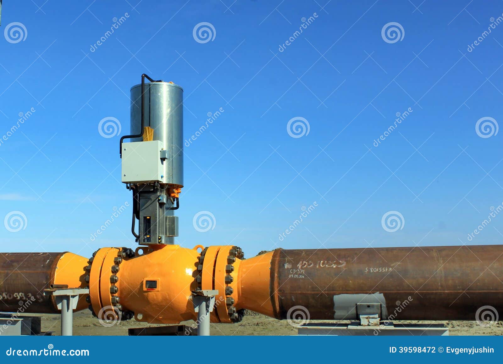 Gas pipeline valve stock photo. Image of factory, construction - 39598472