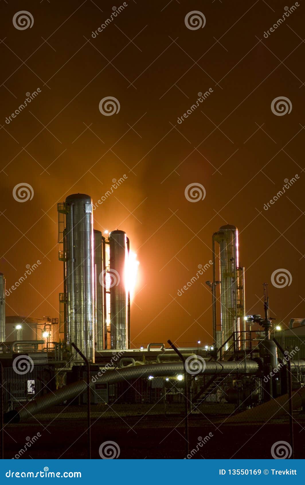 Gas plant at night stock image. Image of pipe, plant - 13550169