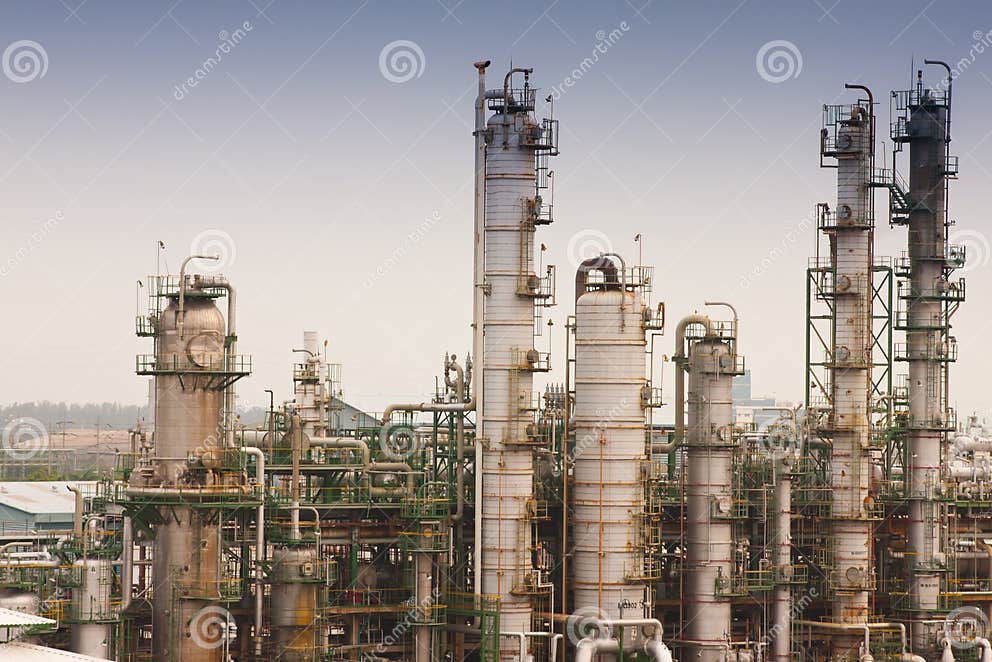 Gas refineries plants stock photo. Image of chimney, generation - 20317304
