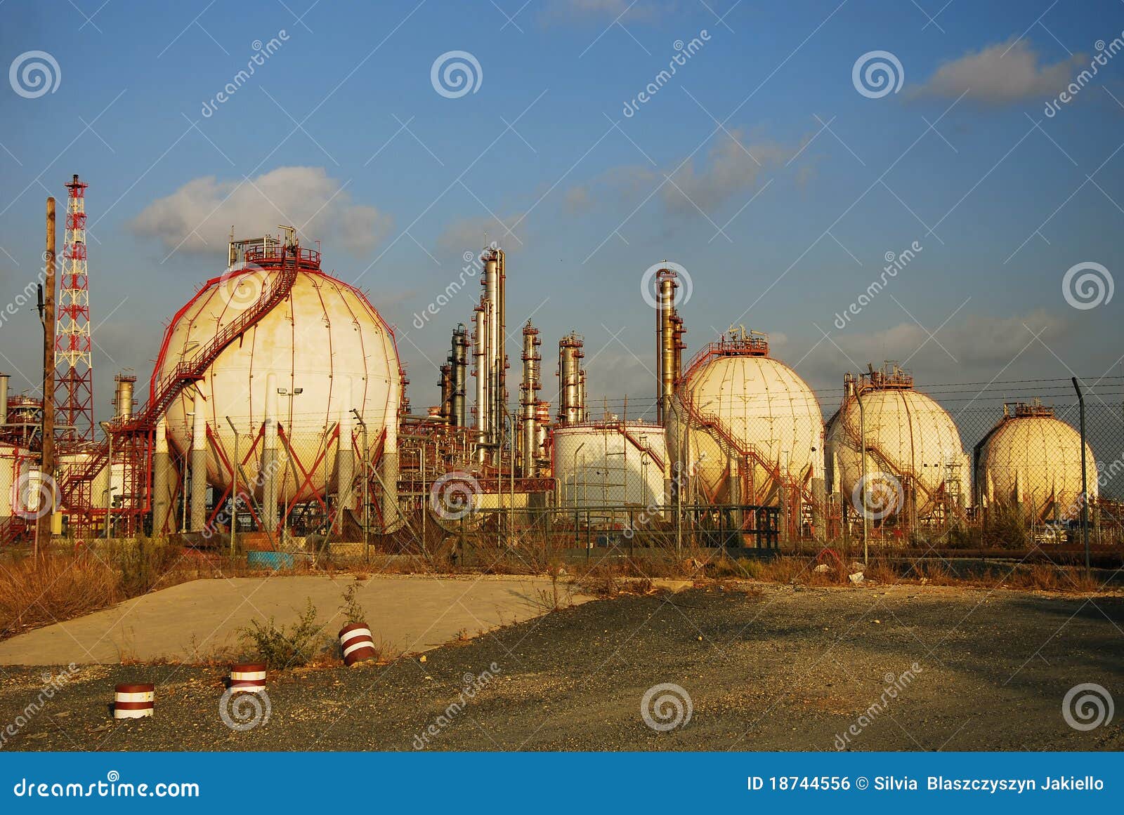 Gas Refinery, fuel tank stock photo. Image of global - 18744556