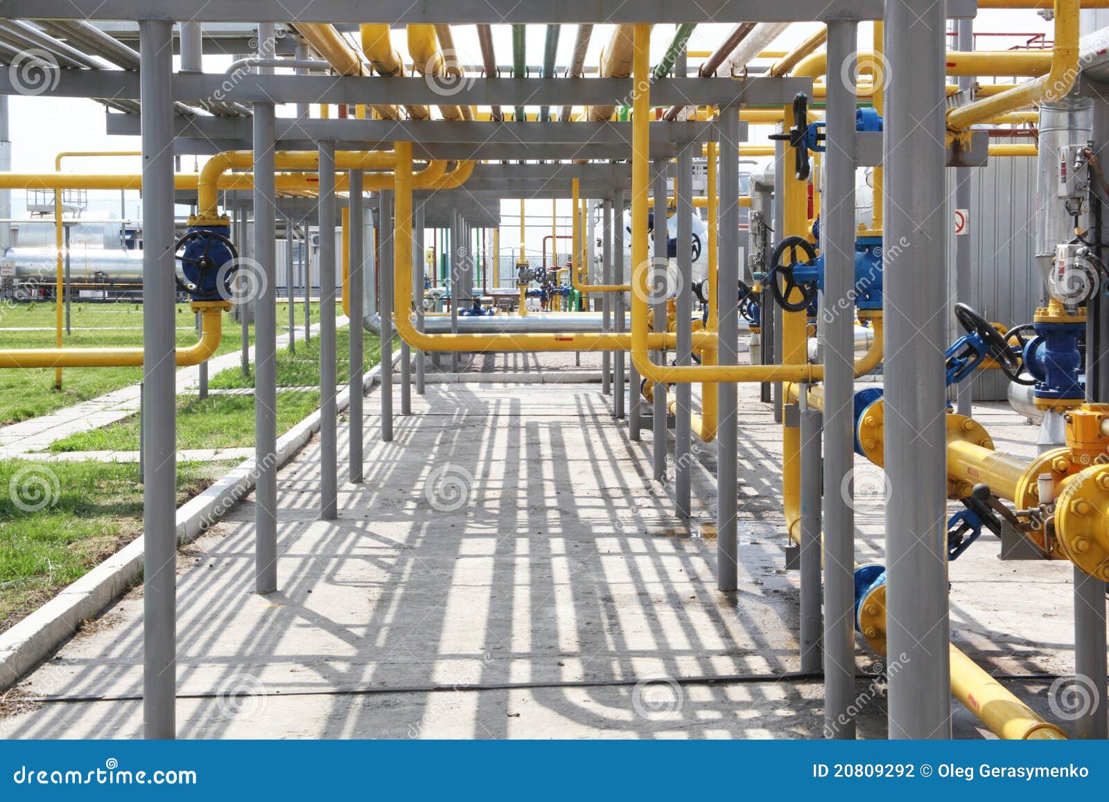 Gas refinery pipes stock photo. Image of distillation - 20809292