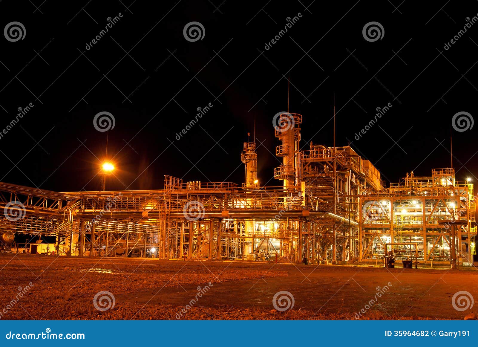 Gas Refinery Plant. Night View Stock Photo - Image of pipe, night: 35964682