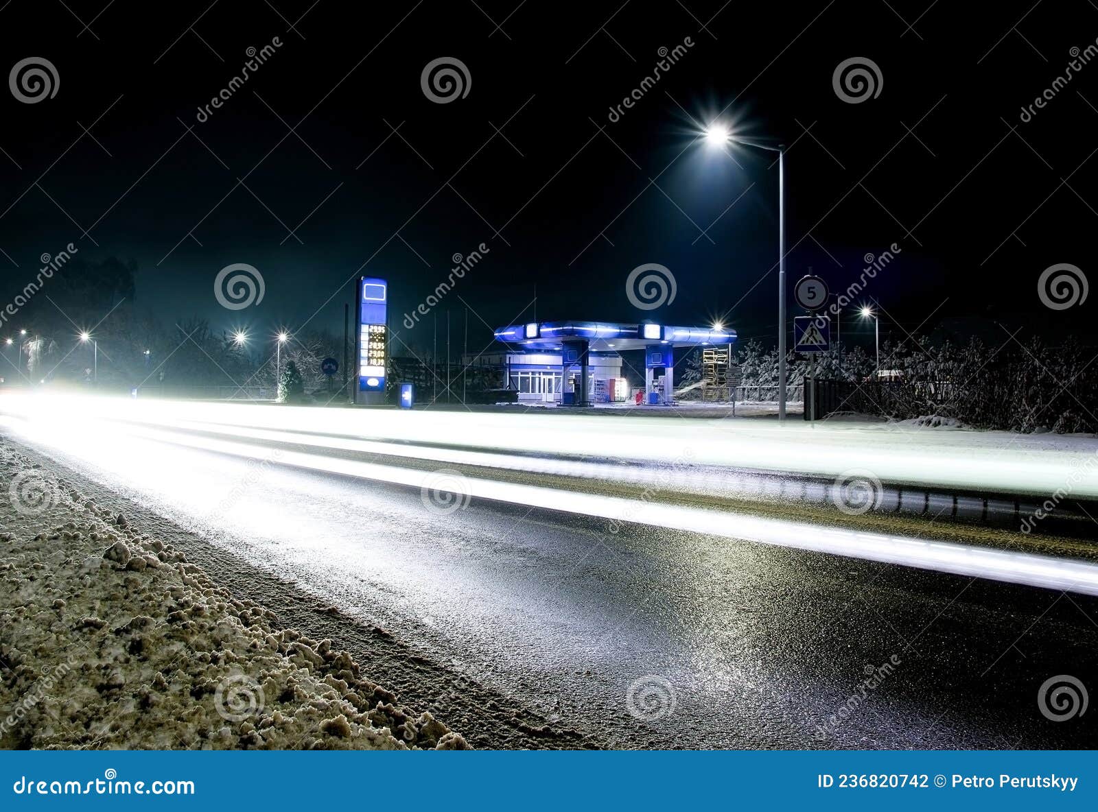 Gas Station and Convenience Stock Photo - Image of sign, automobile ...