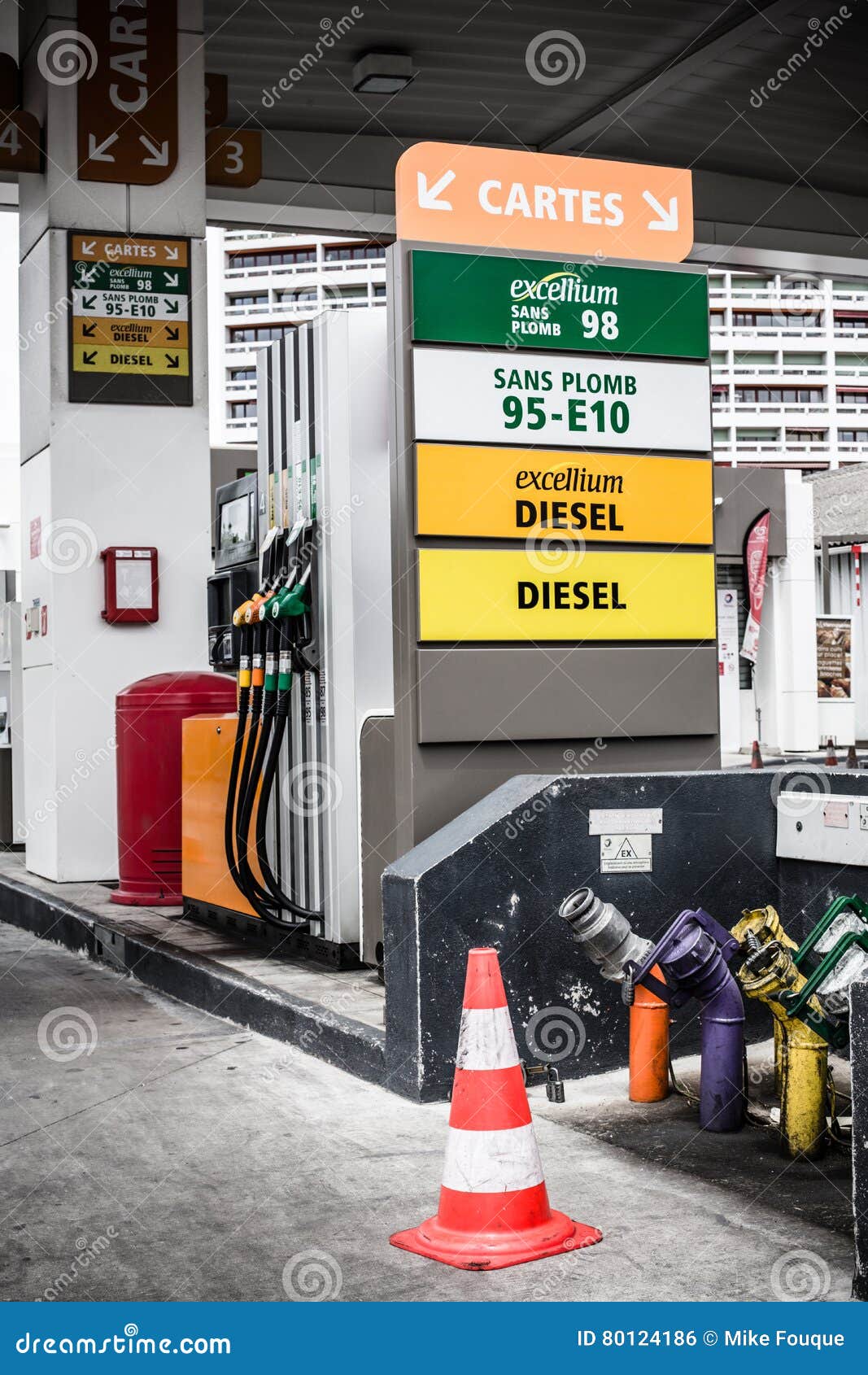Gas Station empty editorial photo. Image of tank, service - 80124186