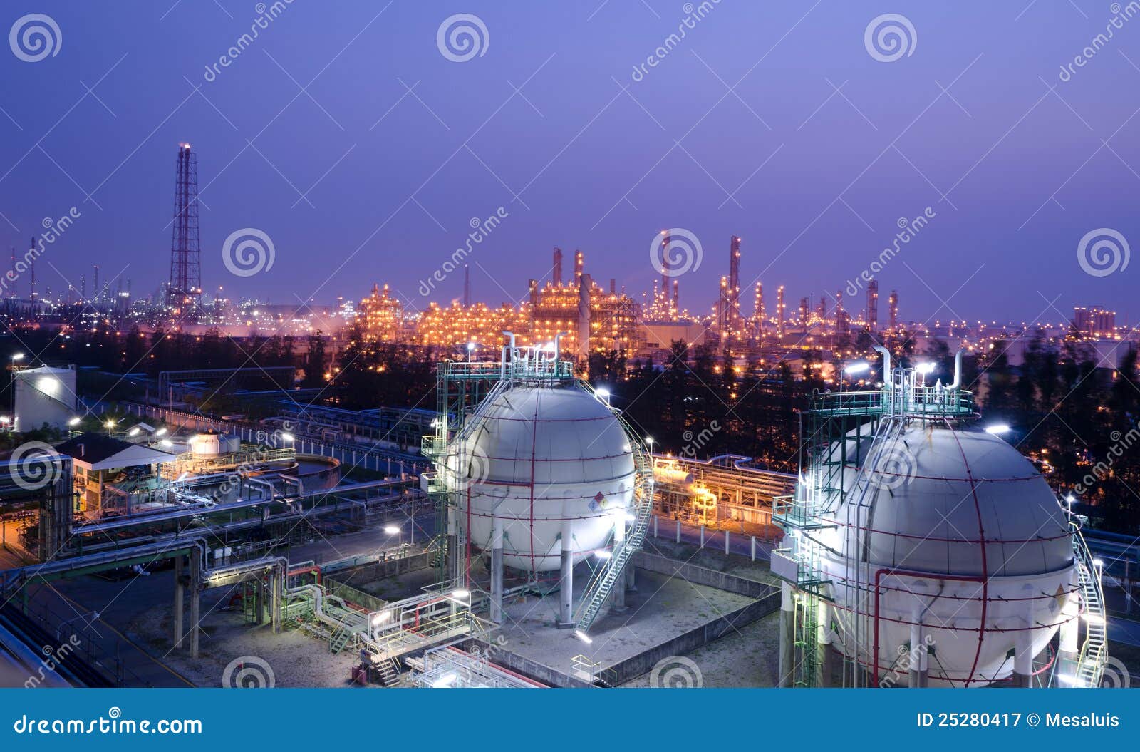 Gas storage spheres tank stock image. Image of spheres - 25280417