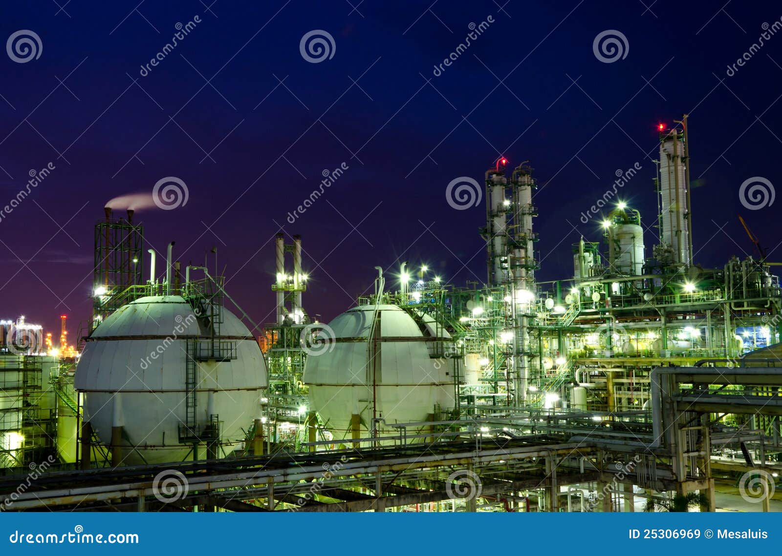 Gas storage spheres tank stock image. Image of global - 25306969