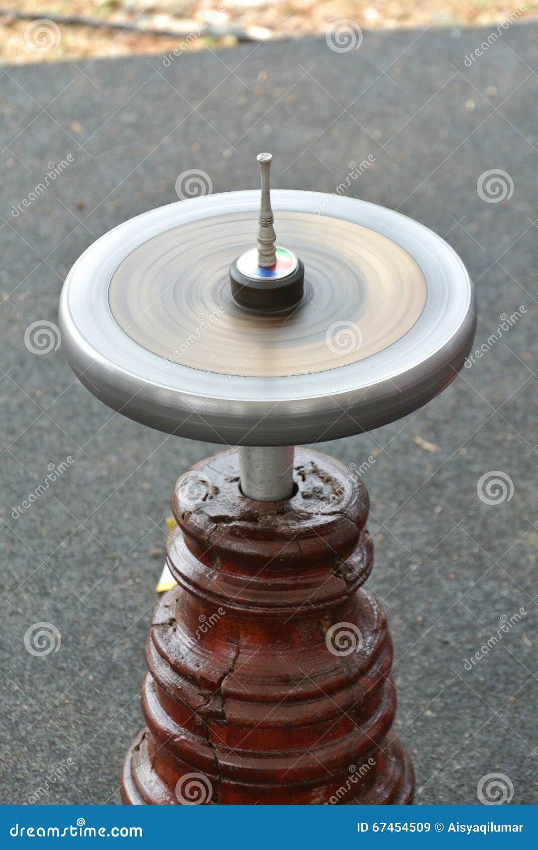 Gasing o giro de las tapas imagen de archivo. Imagen de malayo - 67454509