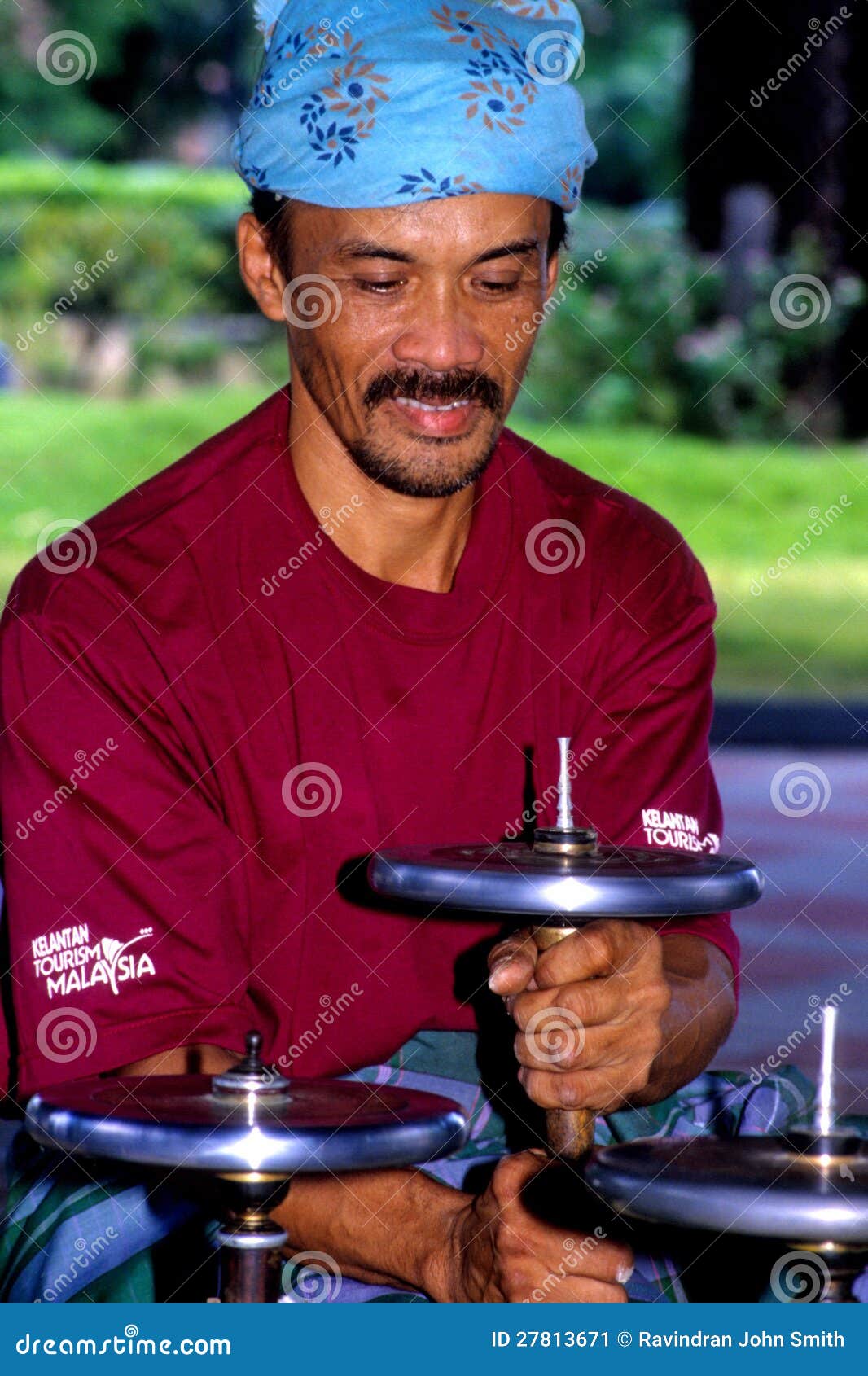 Gasing or tops spinning editorial photo. Image of travel - 27813671