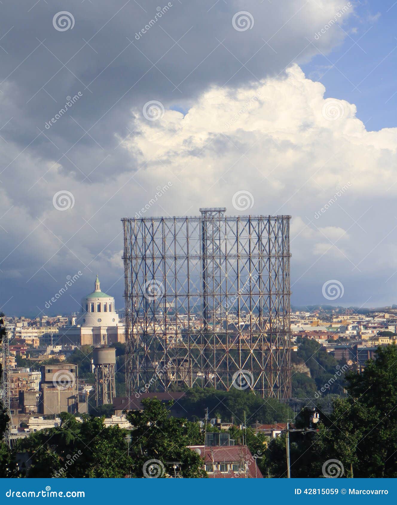 Gasometro in Rom stockbild. Bild von italienisch, architektur - 42815059